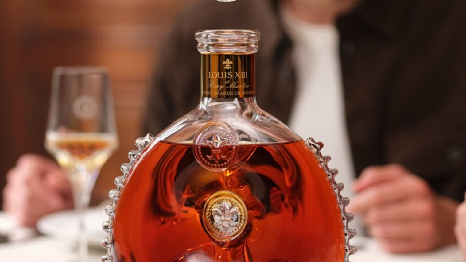 40 ans pour une carafe, 4.000 euros la bouteille, 400 euros le verre ...