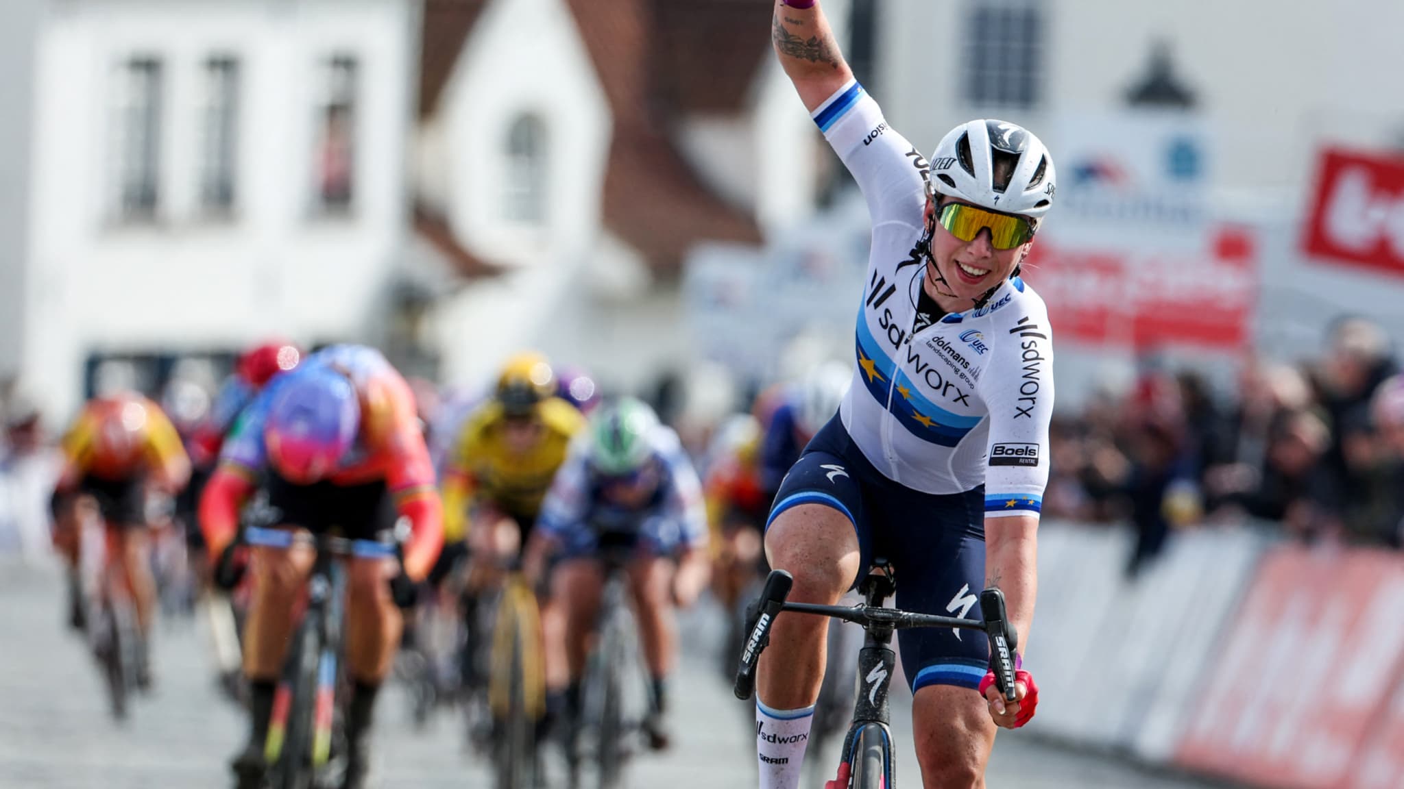 Tour de France féminin 2025: Wiebes impressionne au sprint à Angers ...