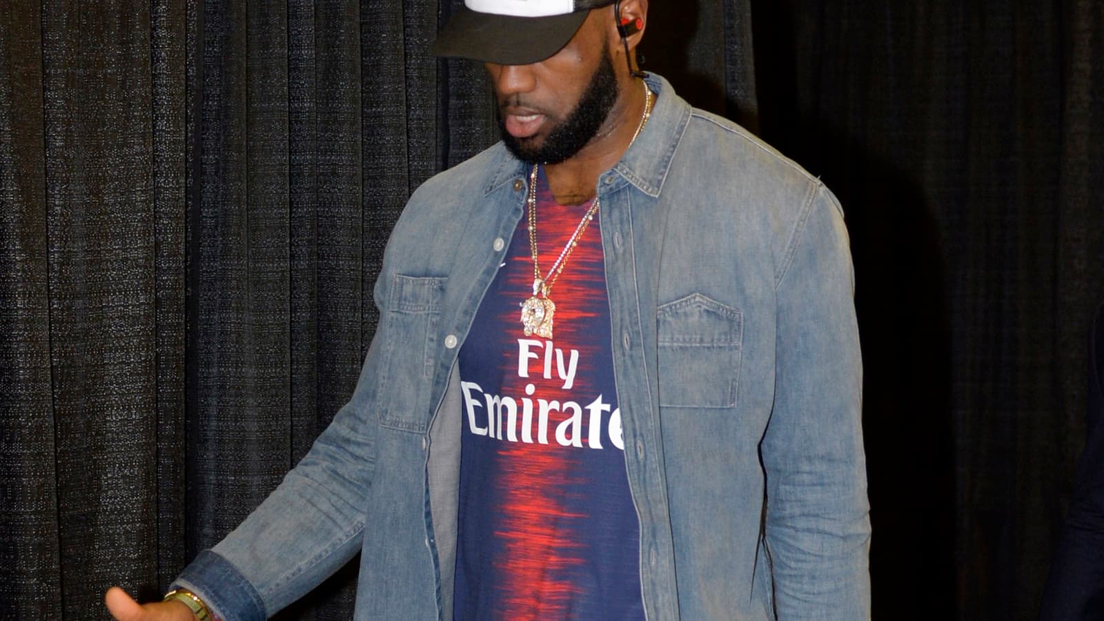 NBA: LeBron James aux couleurs parisiennes avant OM-PSG