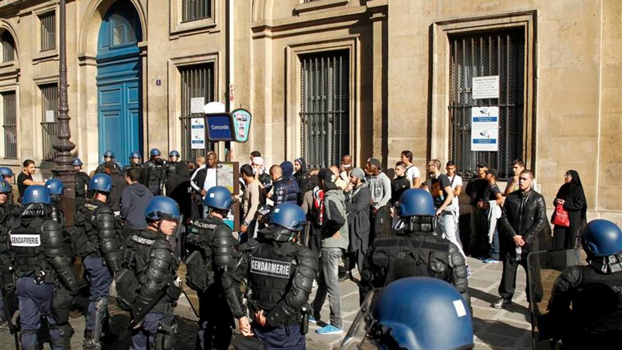 Dispositif de sécurité renforcé devant l'ambassade US à Paris