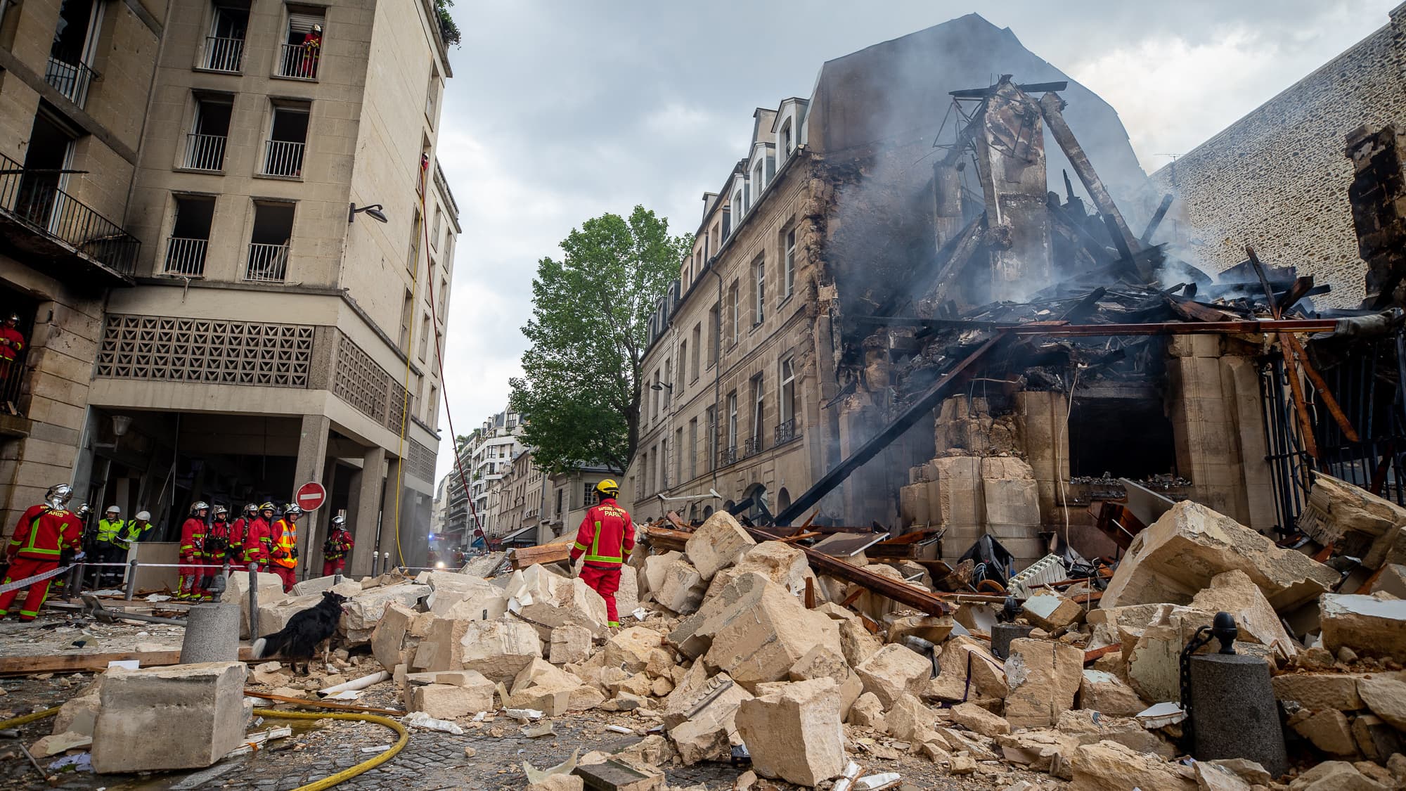 "On est tous angoissés": après l'effondrement d'un immeuble à Paris ...