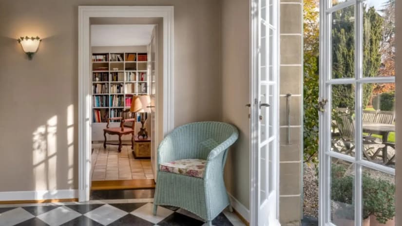 Une demeure de 1.000 mètres carrés avec 12 chambres et 8 salles de bain ...