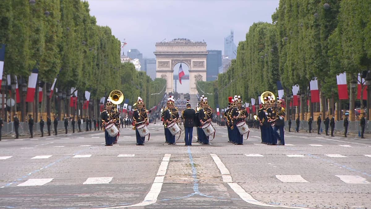 DIRECT - Défilé du 14-Juillet: Emmanuel Macron salue les participants ...