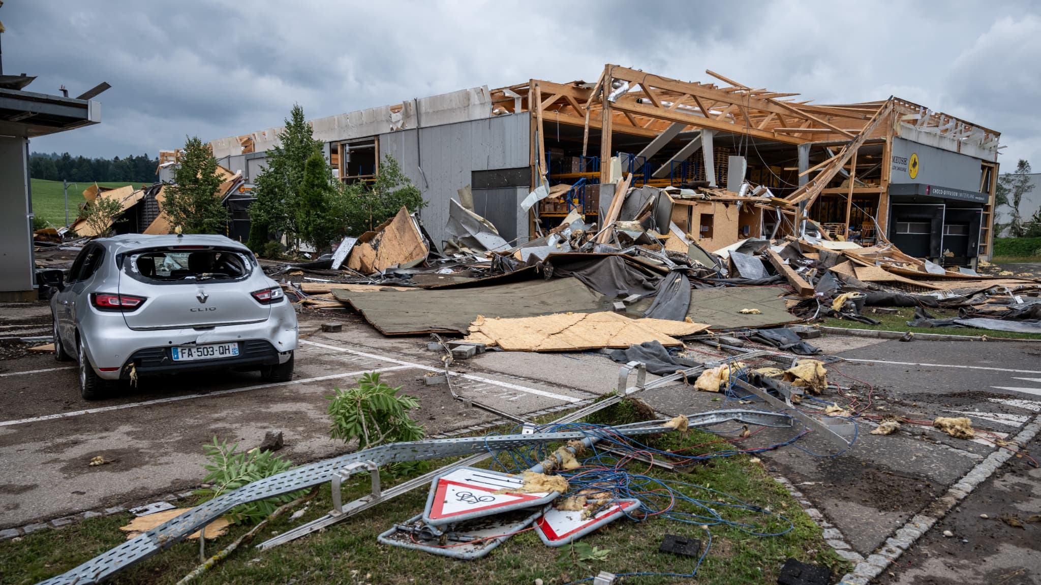 Pluie, vent: une violente tempête traverse le Doubs et la Suisse, un ...