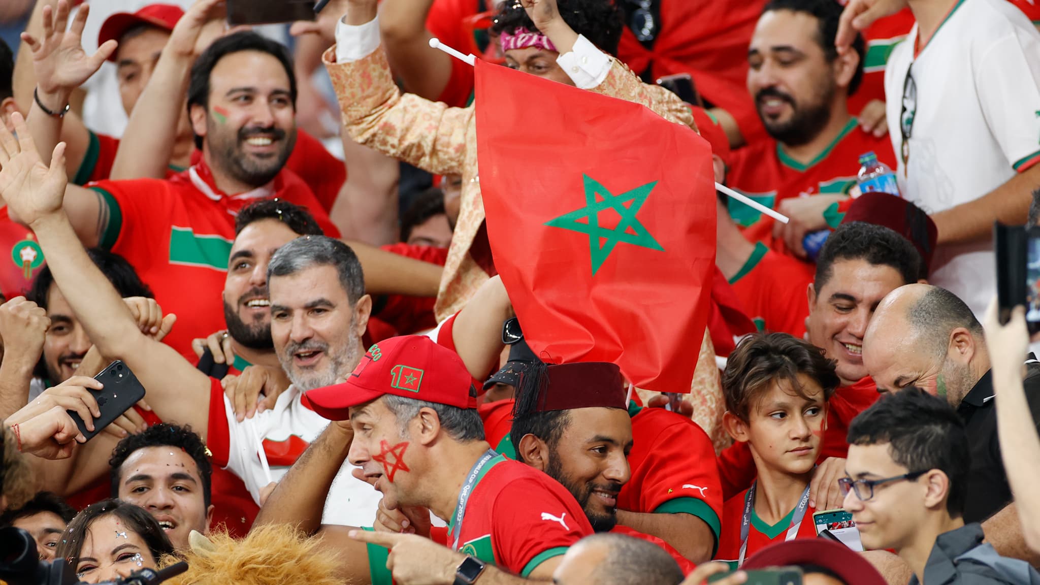 Coupe du monde 2022: "Tout le monde nous pousse", au coeur de la folie ...