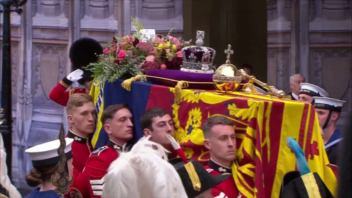 Funérailles d'Elizabeth II: la Reine officiellement inhumée après une journée historique