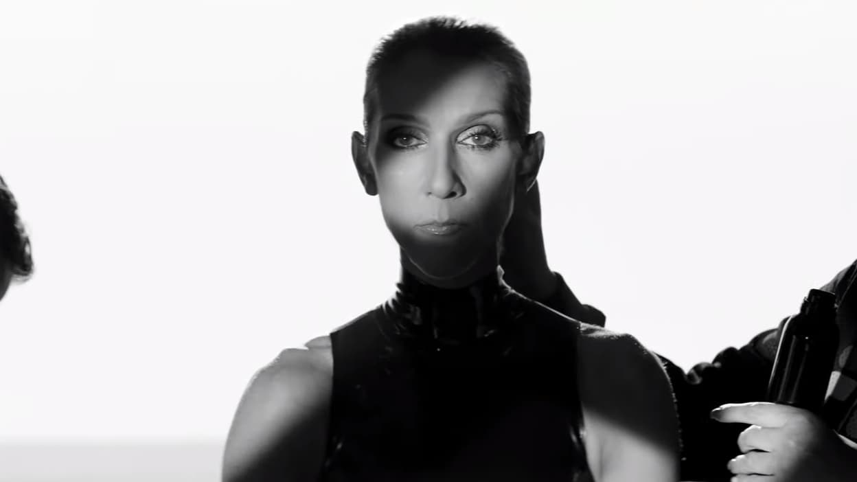 Céline Dion signe un clip sobre et poétique pour son titre Courage