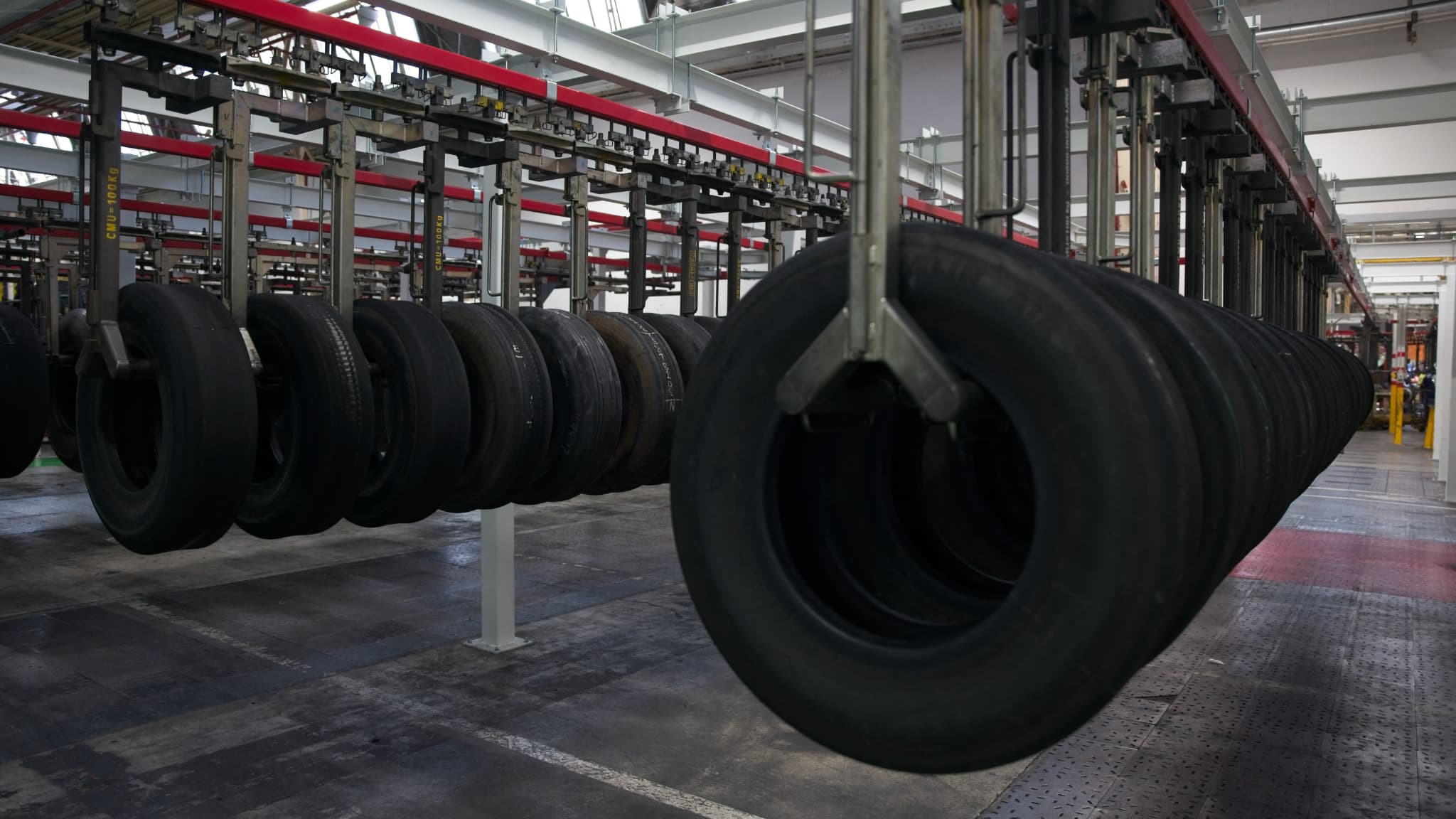 Comment choisir ses pneus pour rouler en toute sécurité sans se ruiner?