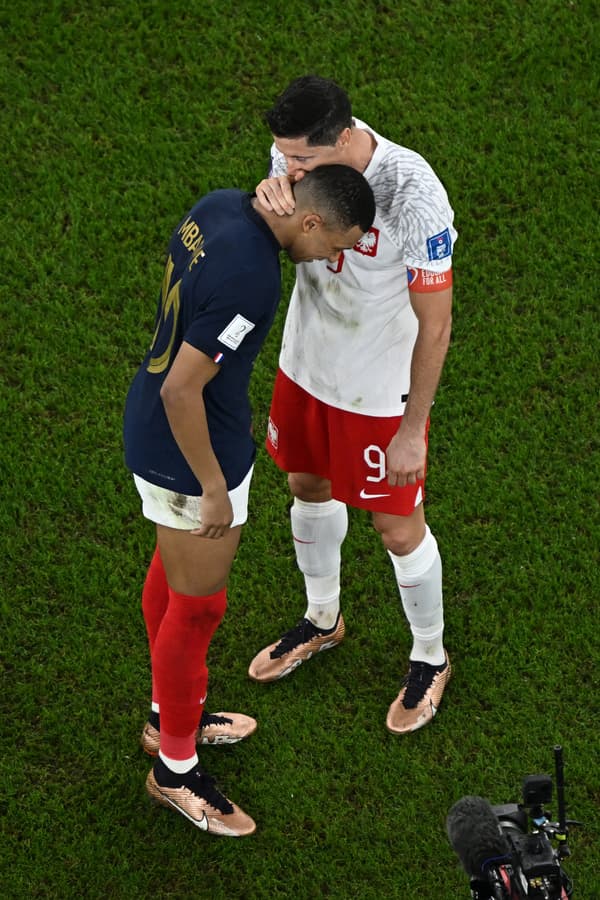France-Pologne: l’échange très complice entre Mbappé et Lewandowski au ...