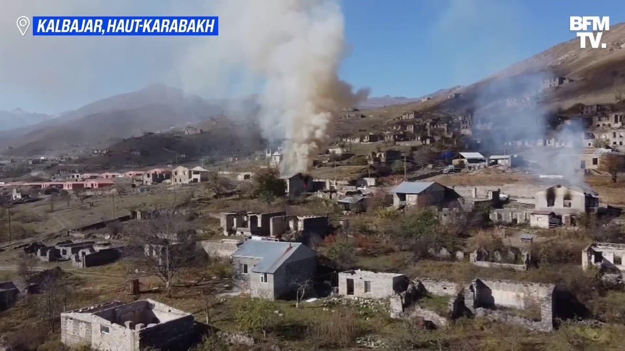 Des Arméniens fuient la ville de Kalbajar, dans le Haut-Karabakh, avant ... Des Arméniens fuient la ville de Kalbajar, dans le Haut-Karabakh, avant ...