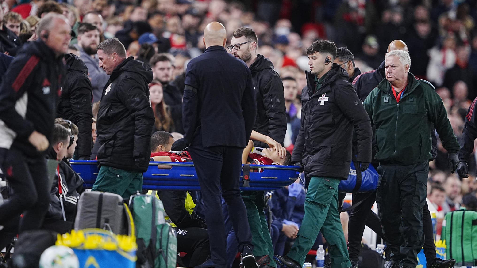 La tuile dès son premier match: le grand espoir de Liverpool, Giovanni Leoni, gravement touché ...