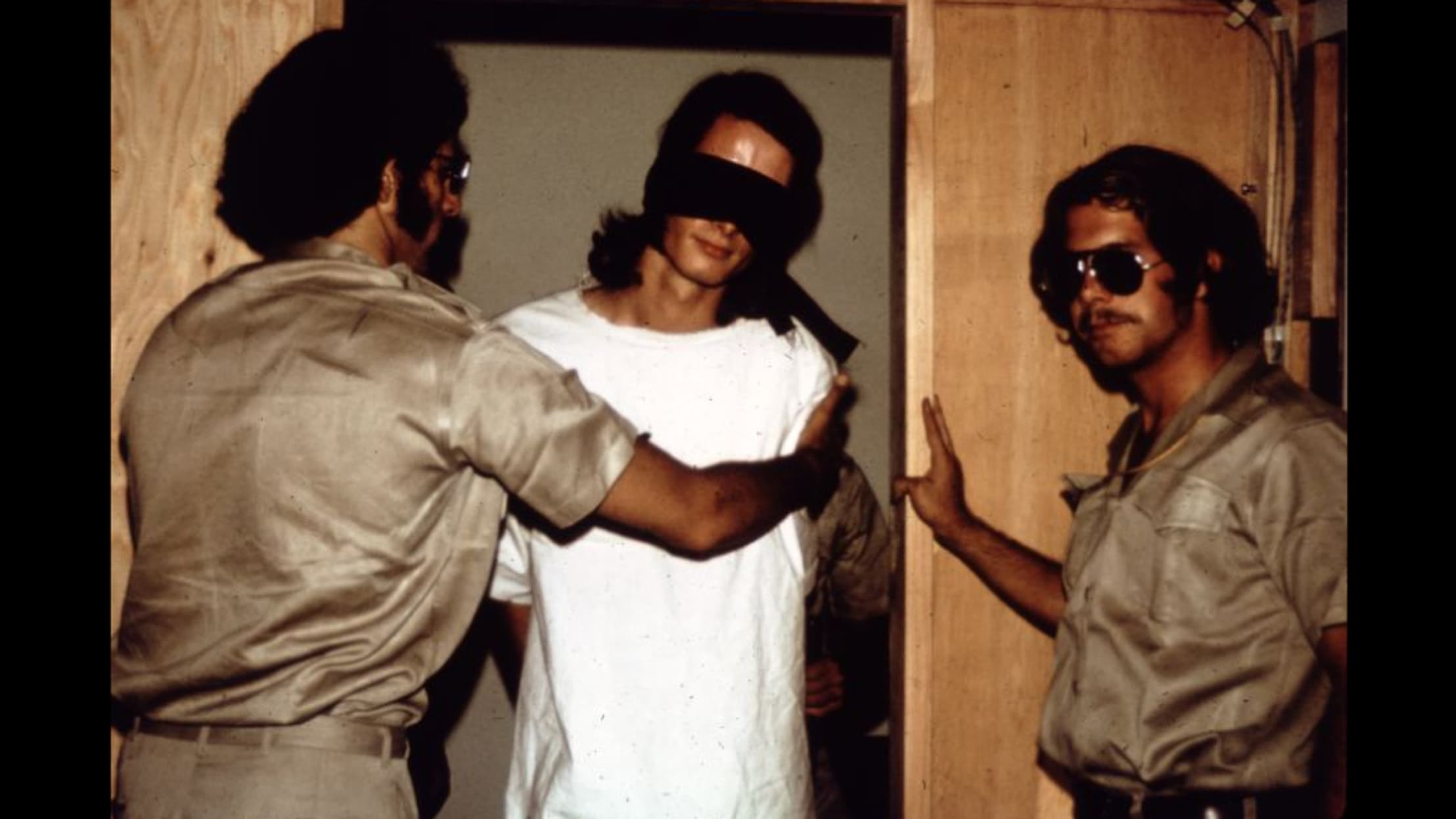 "Stanford prison experiment": c'est quoi cette expérience de "l'effet ...