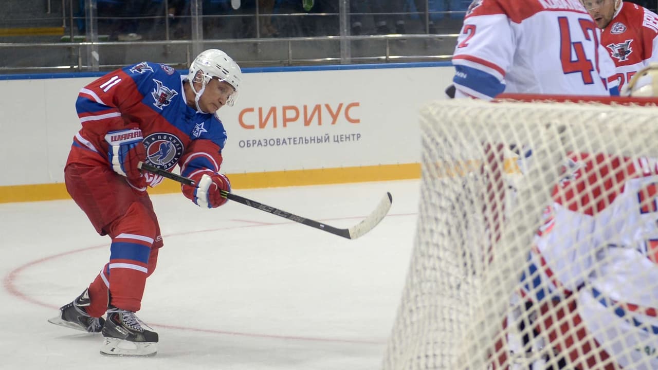 Poutine gagne au hockey sur glace pour son anniversaire
