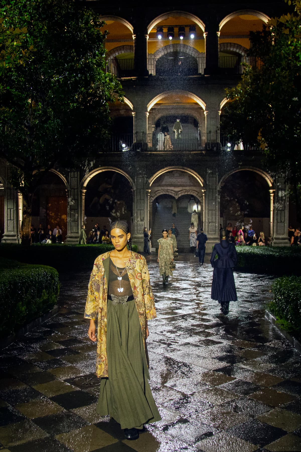 Dior Croisière 2024: une ode au Mexique et à Frida Kahlo