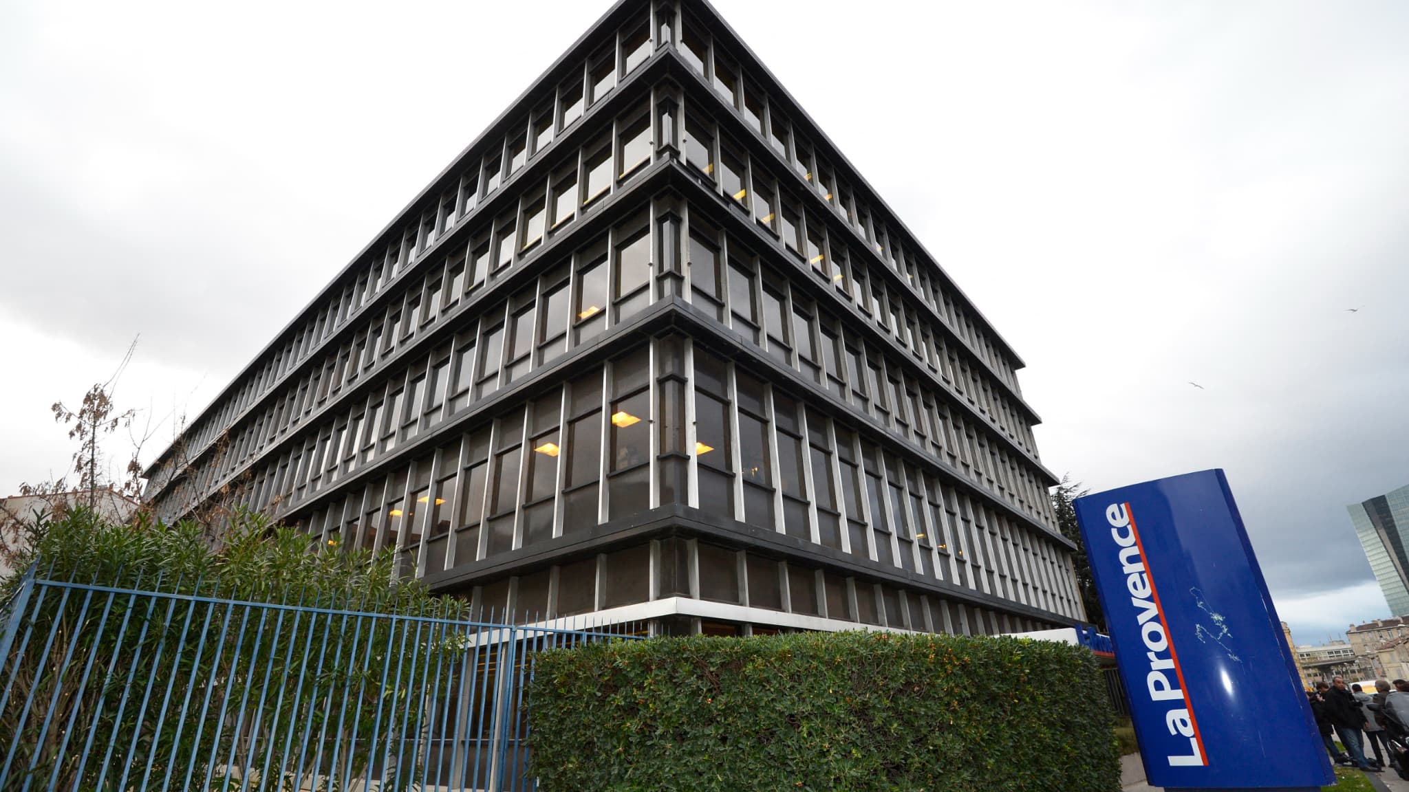 Une grève illimitée votée au journal La Provence après la "mise en ...