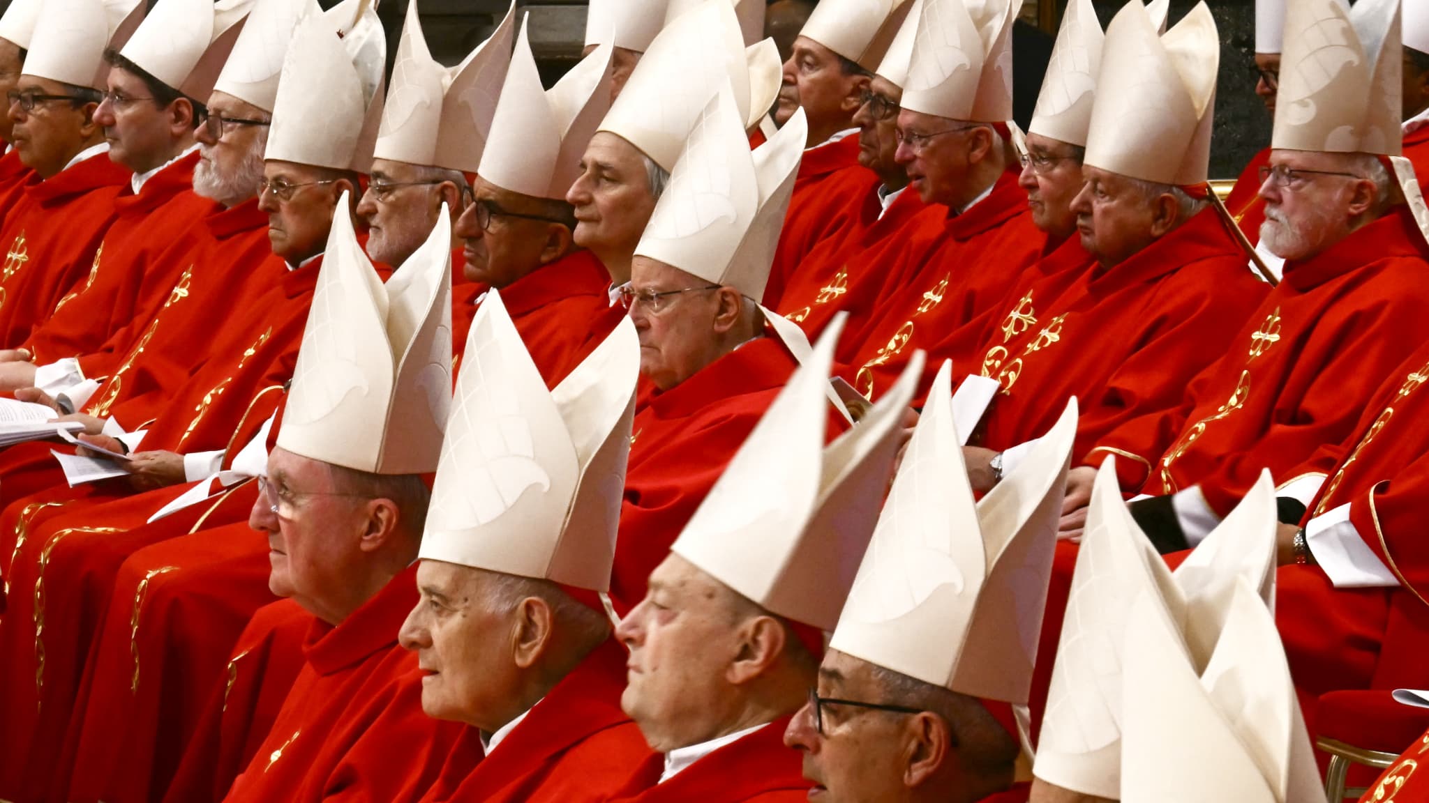 Élection du pape: couleur pourpre, soutane, objets liturgiques... la ...