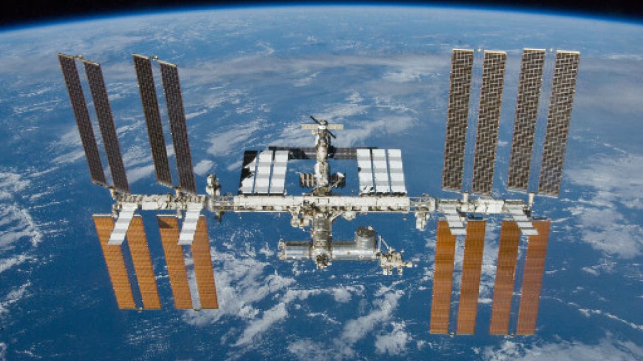 La station spatiale internationale a fait le tour de la Terre pour la ...