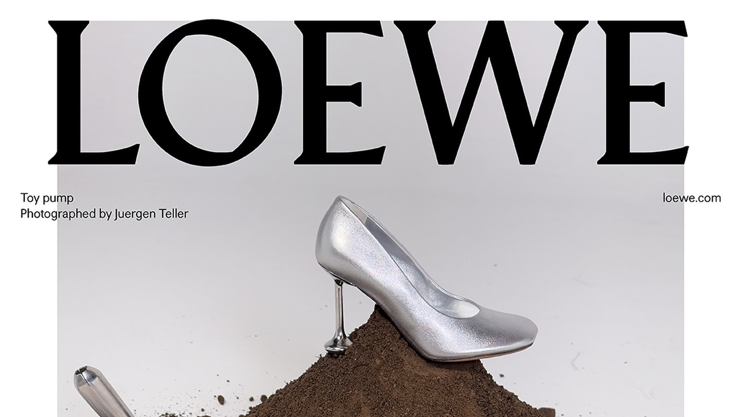 Entre jockeys et culturistes, Loewe dévoile sa dernière campagne mode ...