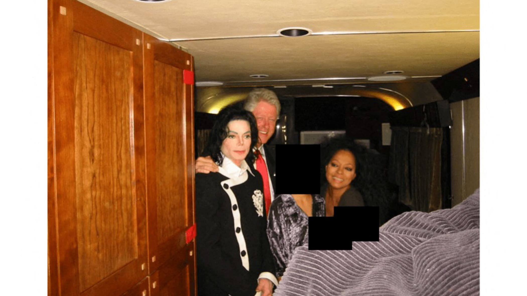 3.965 fichiers mis en ligne, photos de Bill Clinton et Michael Jackson... Ce que l'on sait de la ...