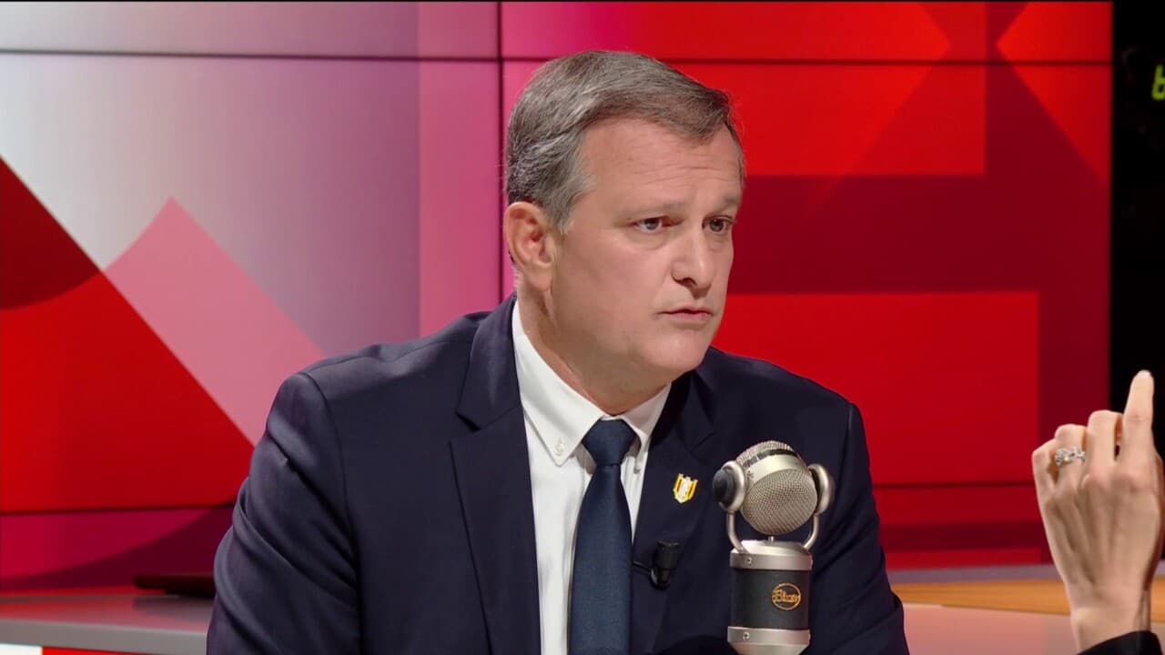 Aliot : "Un jour, les citoyens se défendront eux-mêmes"