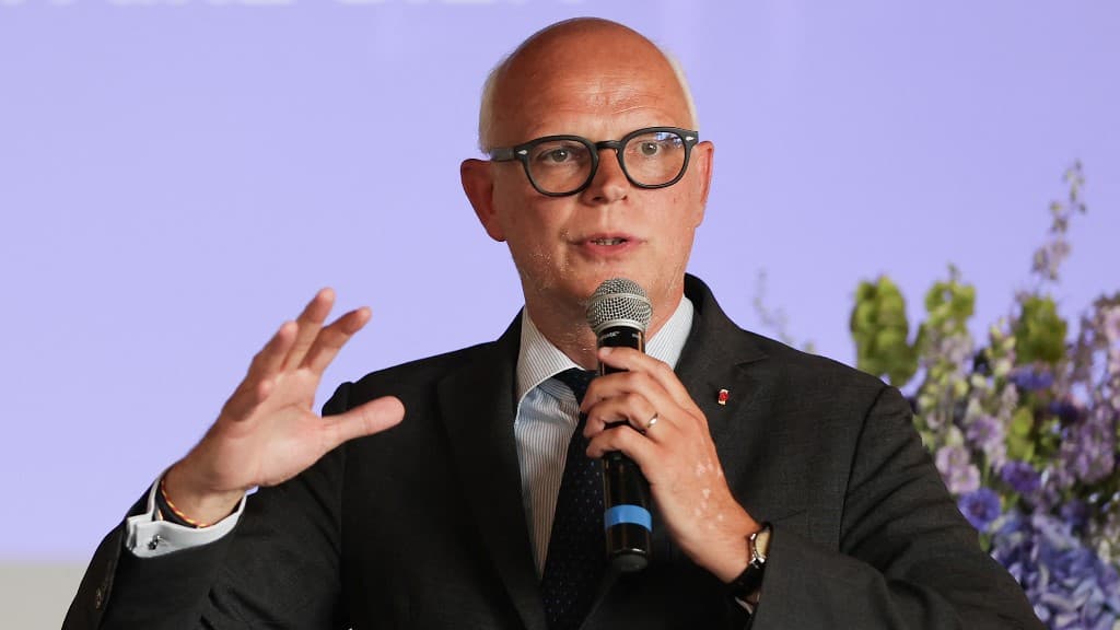 Édouard Philippe a une idée "assez claire" de la présidentielle en 2027