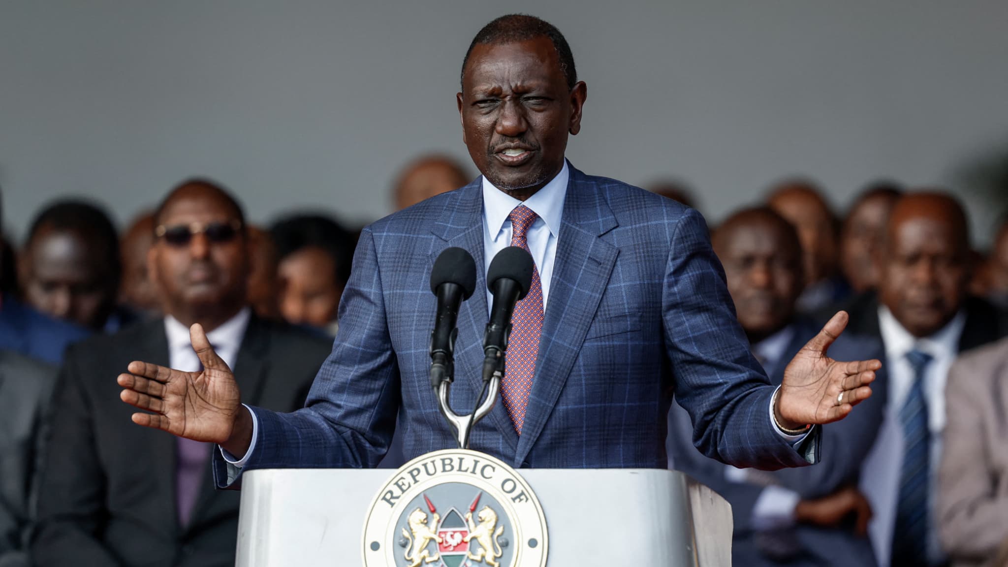 Kenya: après des manifestations meurtrières, le président retire le projet de loi prévoyant des ...