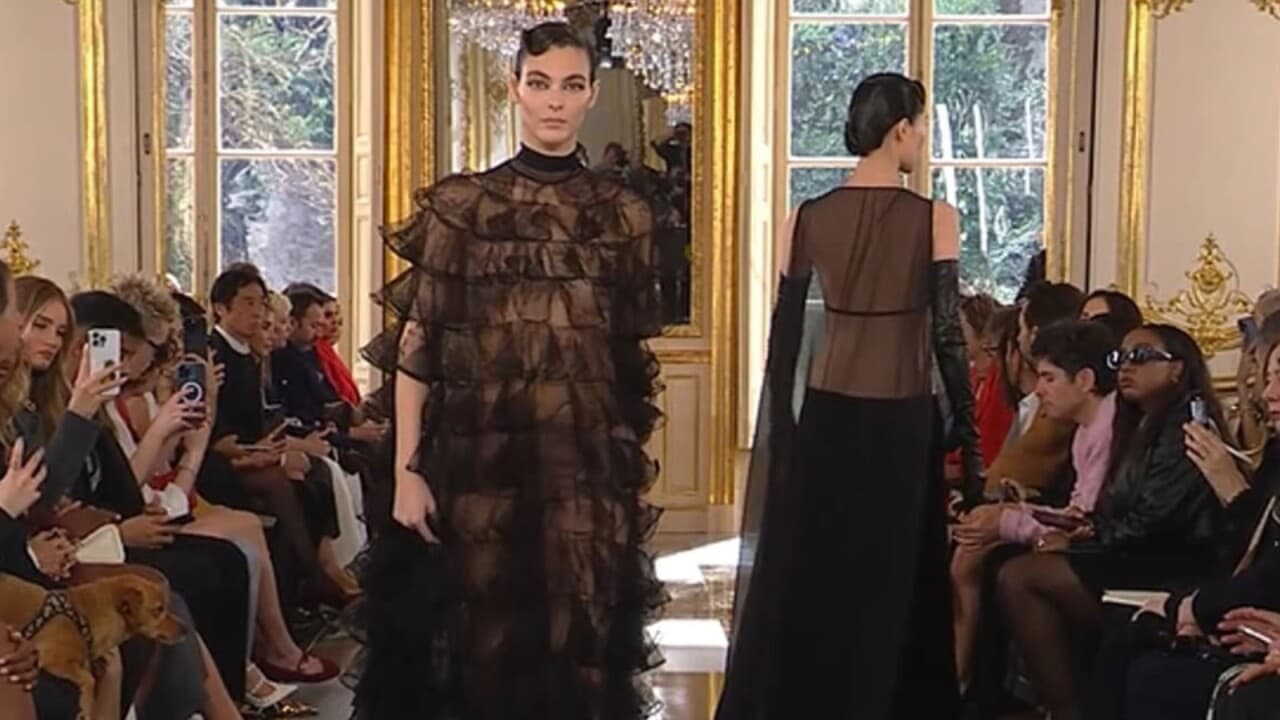Retour sur le défilé Valentino à la Fashion Week de Paris