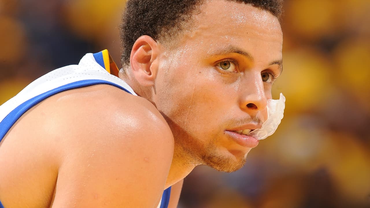 NBA : Curry mis à l’amende pour avoir jeté son protège-dents dans le public