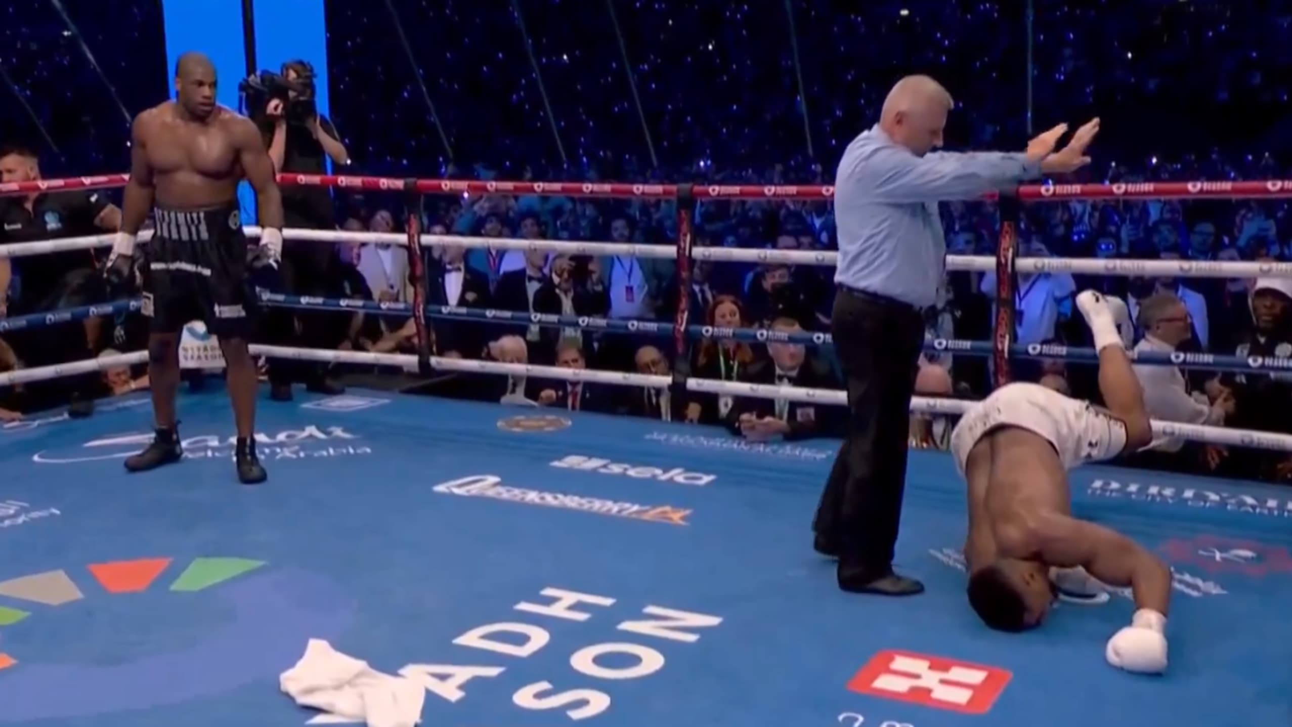 Boxe: les images impressionnantes d'Anthony Joshua mis KO par Daniel Dubois