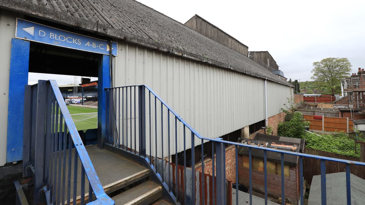 Premier League: le stade totalement archaïque de Luton Town, qui va ...