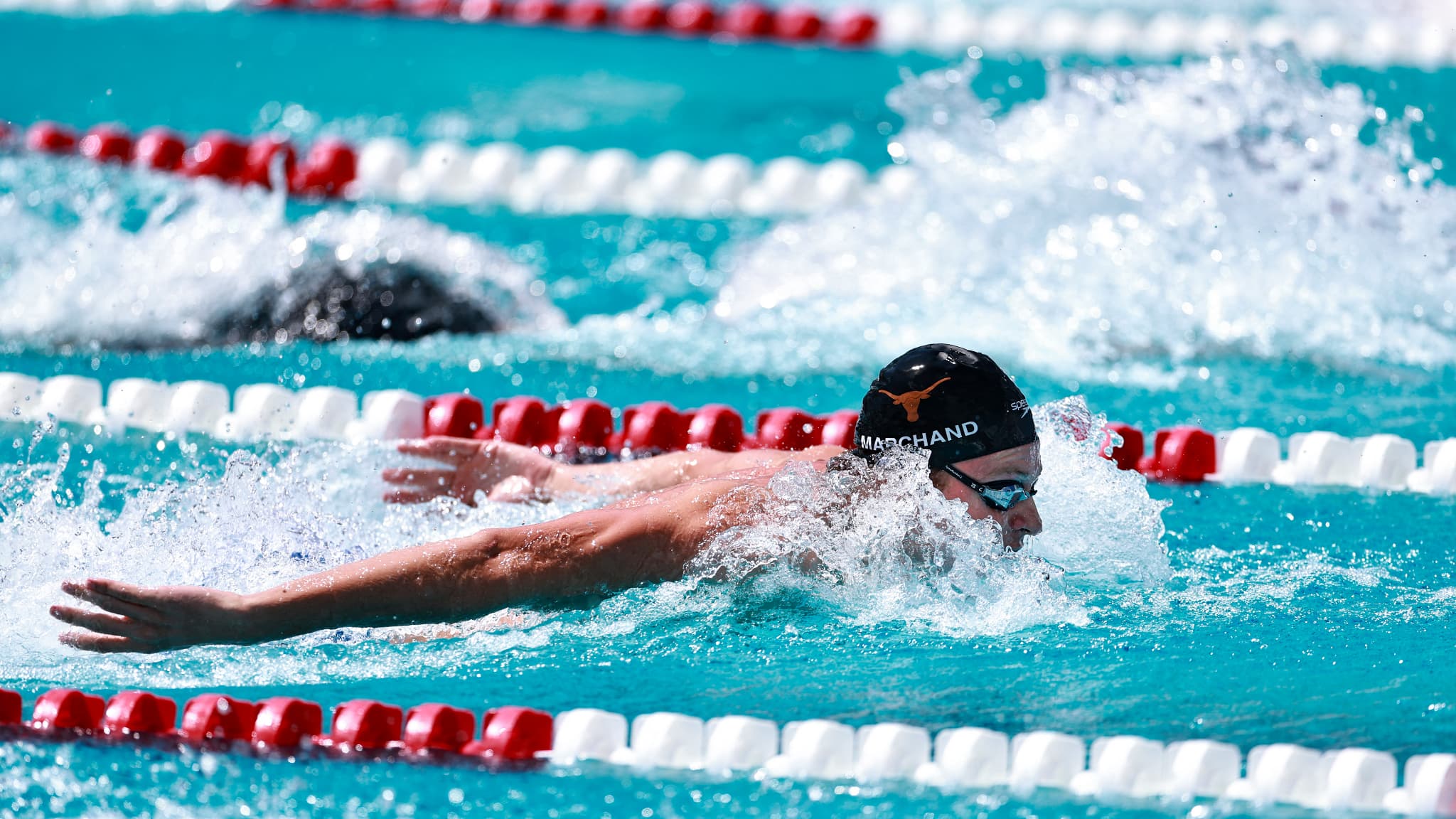 Natation: un record, mais pas de minimas mondiaux sur 400m nage libre pour Léon Marchand