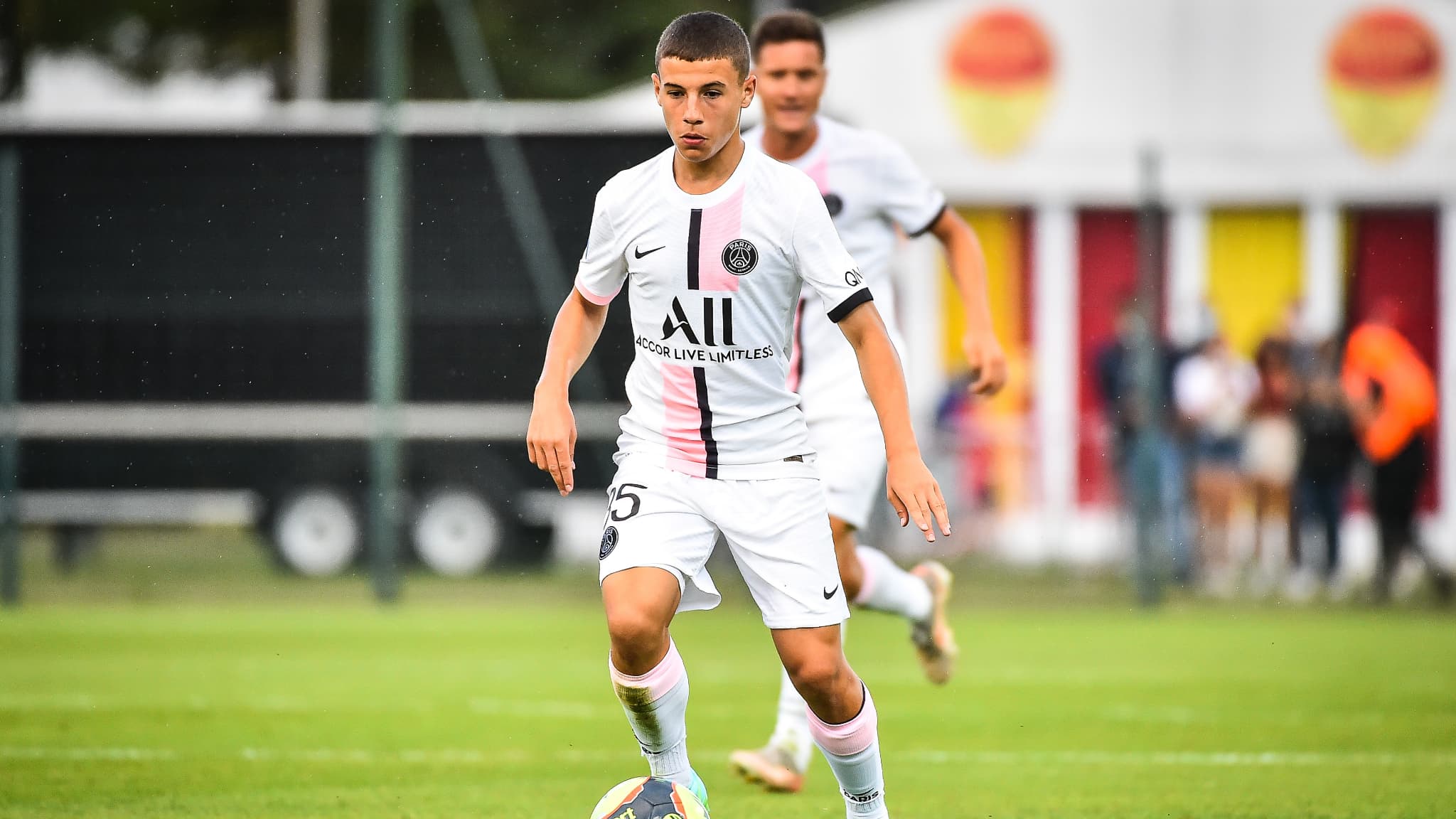 PSG: à la découverte de Gharbi, un talent de 17 ans au caractère bien ...