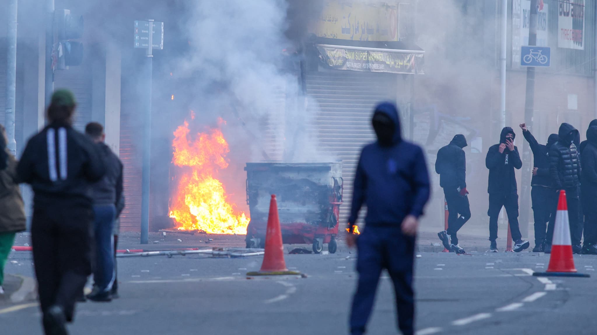 Immeuble incendié, "cocktail Molotov"... Les images des violences en ...