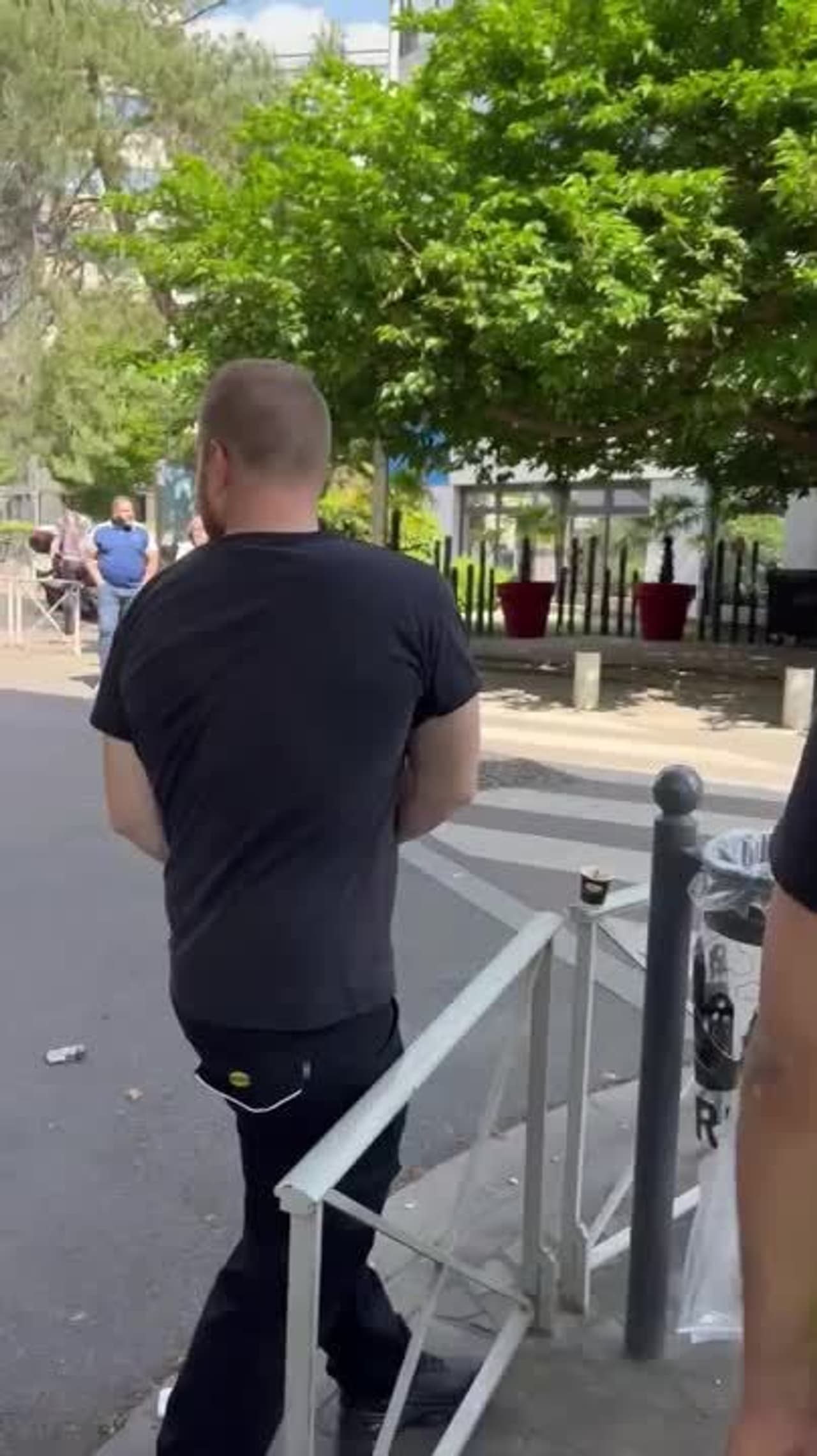 L'ancien siège social de Canal+ à Issy-les-Moulineaux en feu - Témoins ...