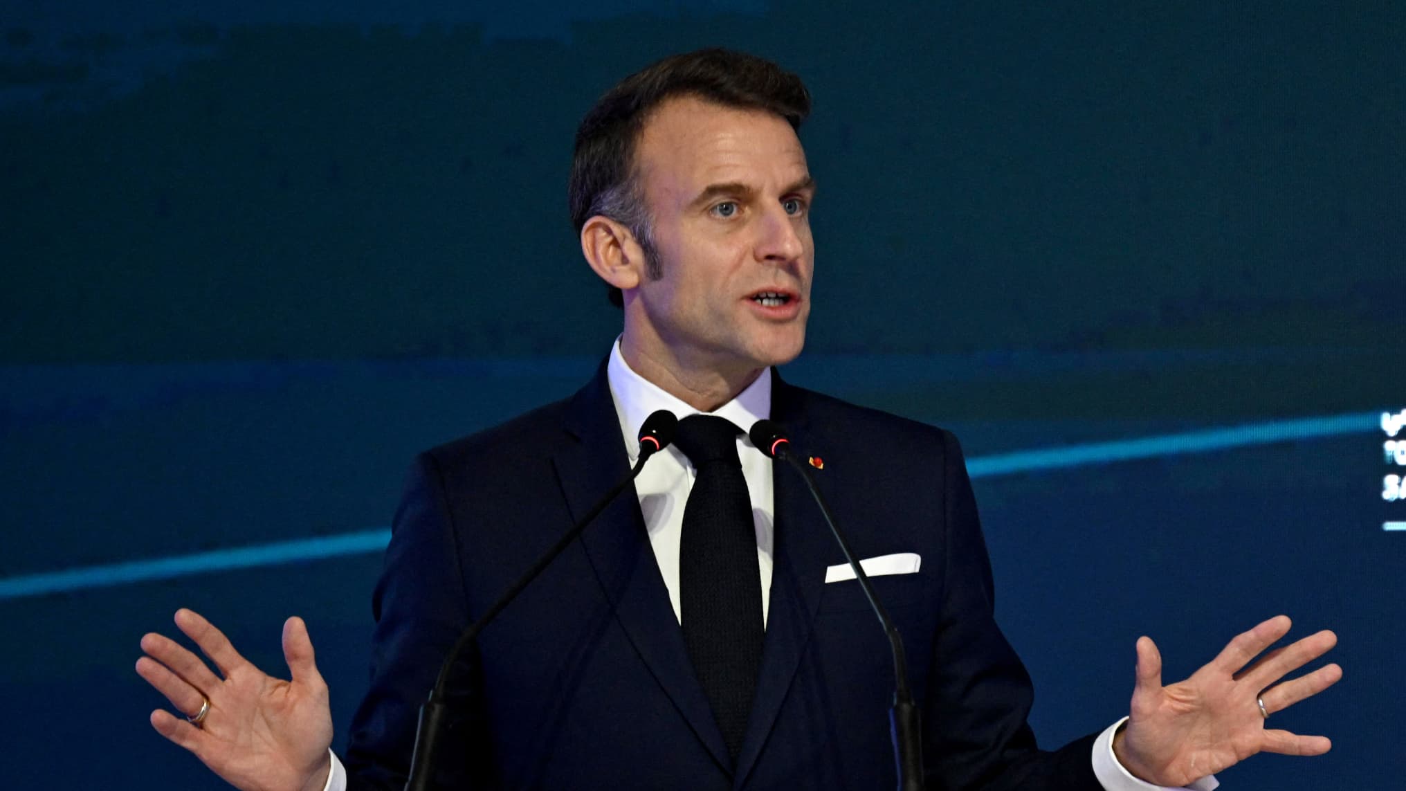 Chute de Bachar al-Assad: Macron prêt, sous conditions, à "coopérer ...