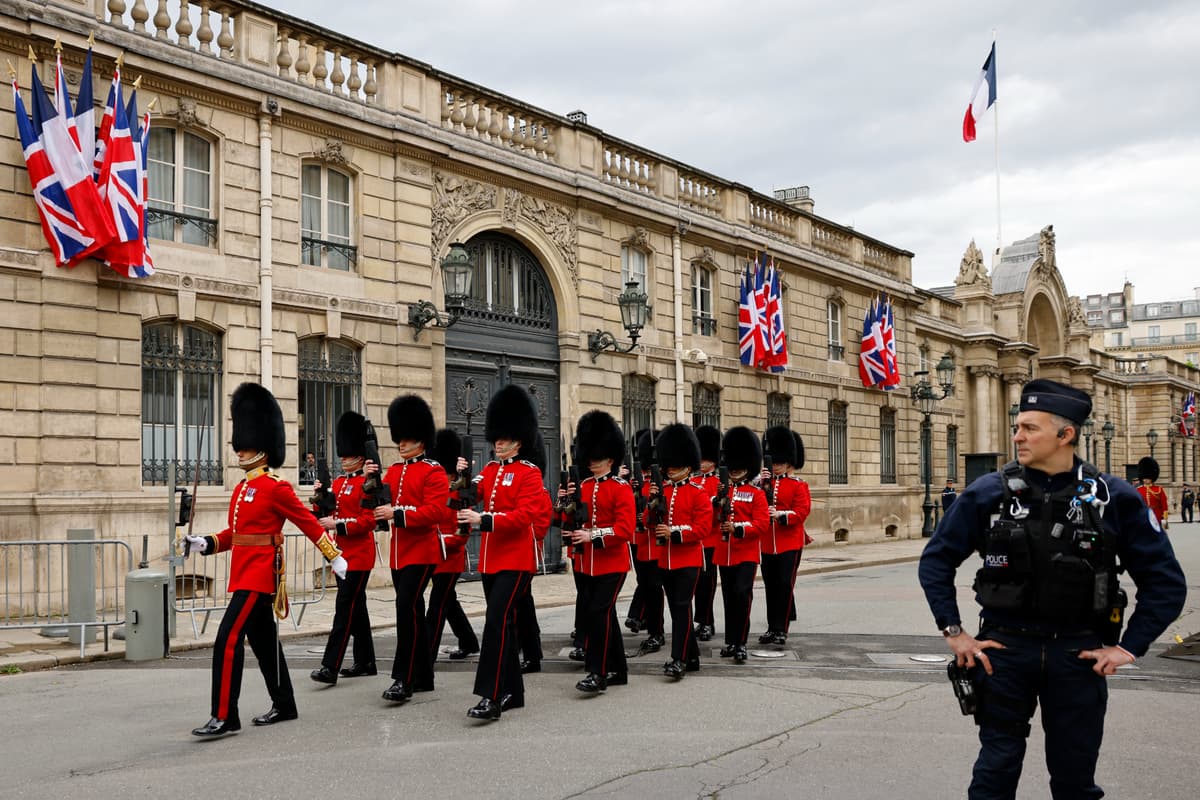 Les Images Des Gardes Fran ais Buckingham Palace Pour Les 120 Ans De les-images-des-gardes-fran-ais-buckingham-palace-pour-les-120-ans-de
