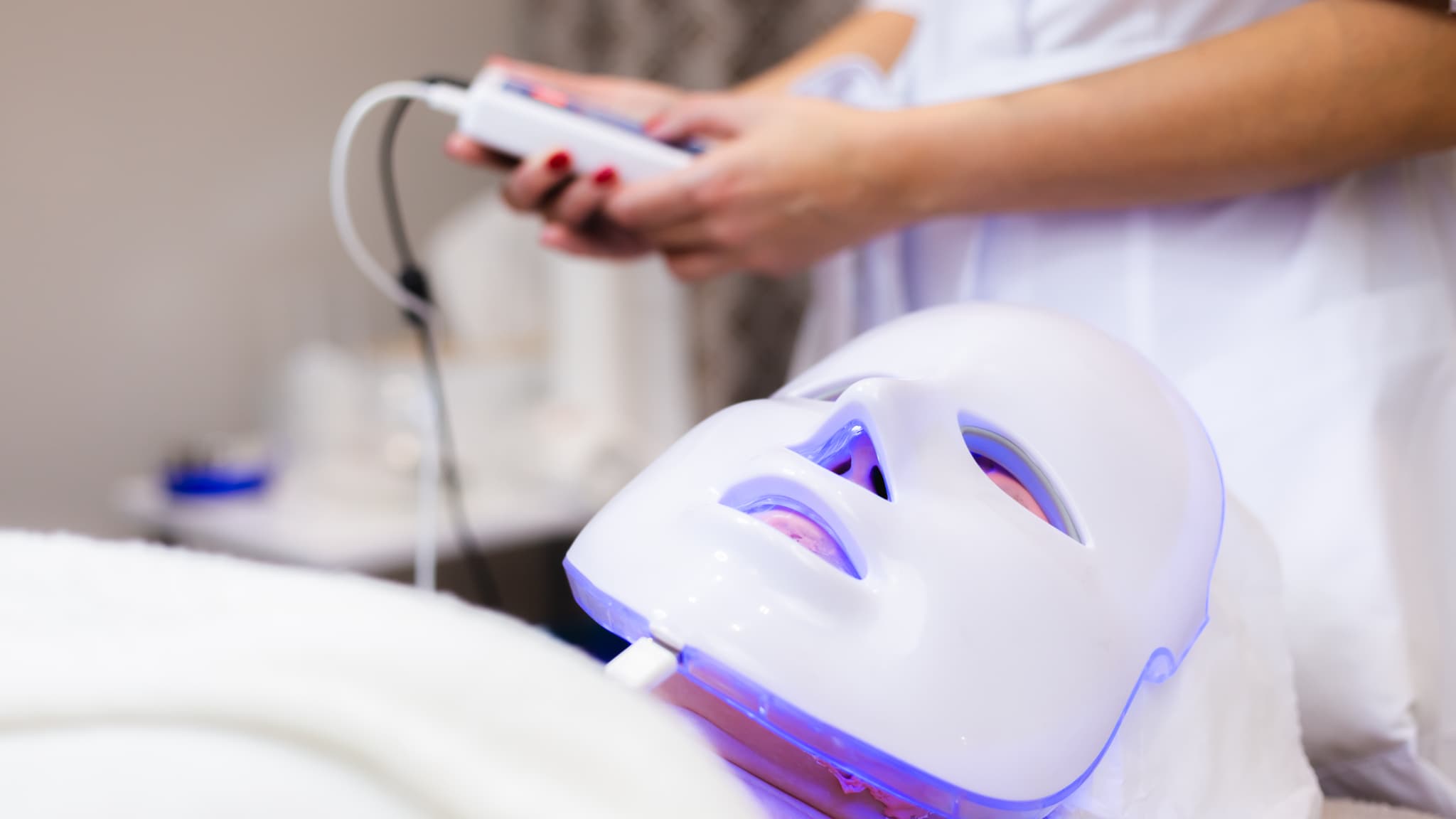 Masques LED: gadget beauté ou vraie technologie médicale contre l’acné ...