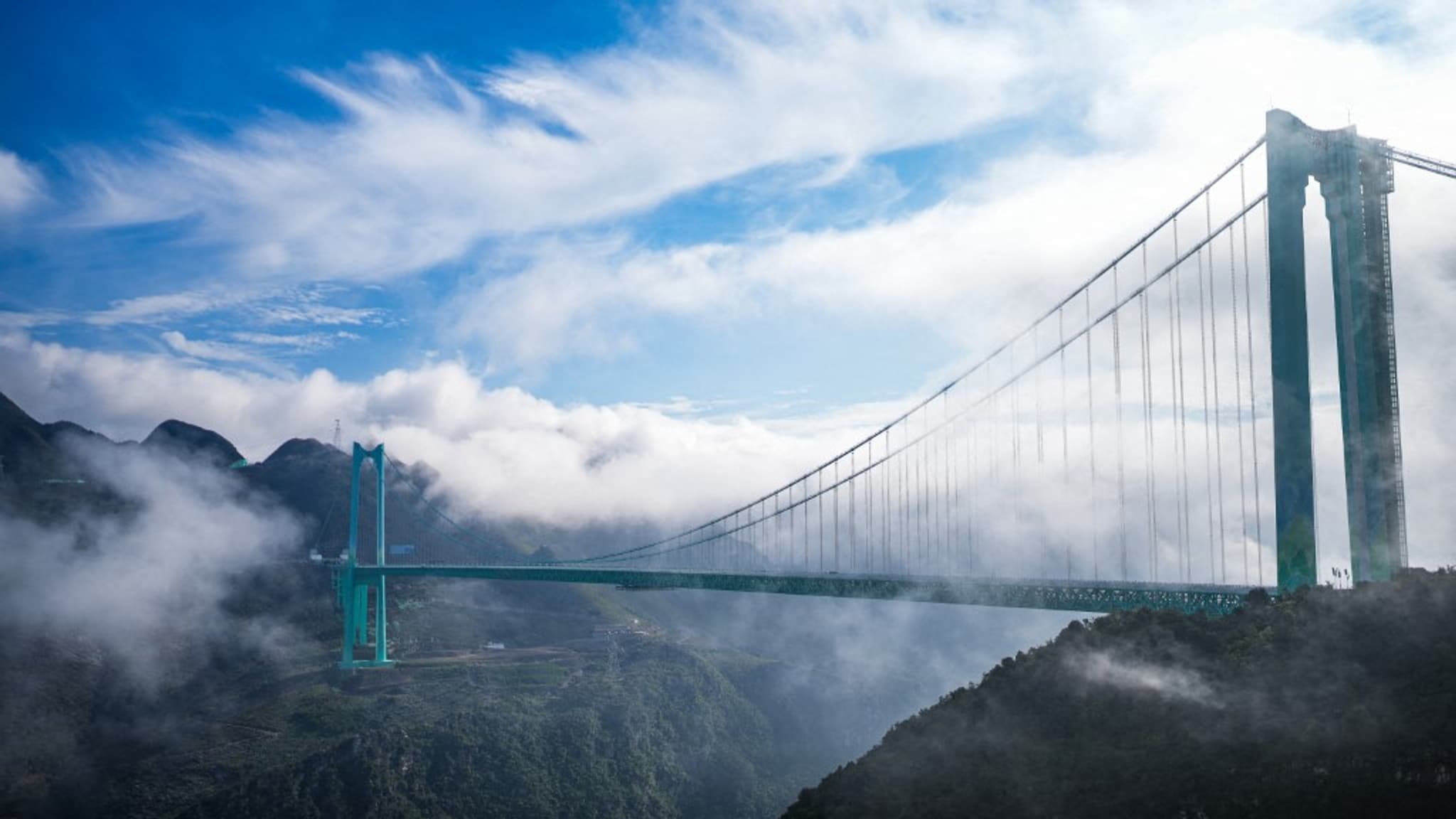 Perché à 625 mètres de hauteur, le pont le plus haut du monde inauguré ...
