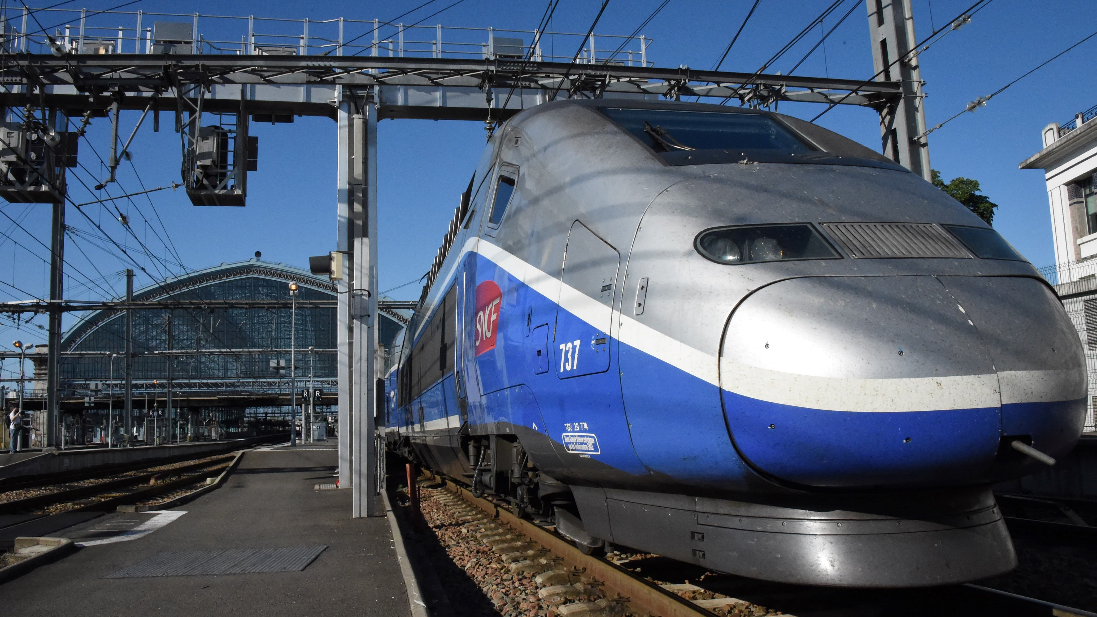 Le premier TGV Paris-Saint-Brieuc arrive avec deux heures de retard
