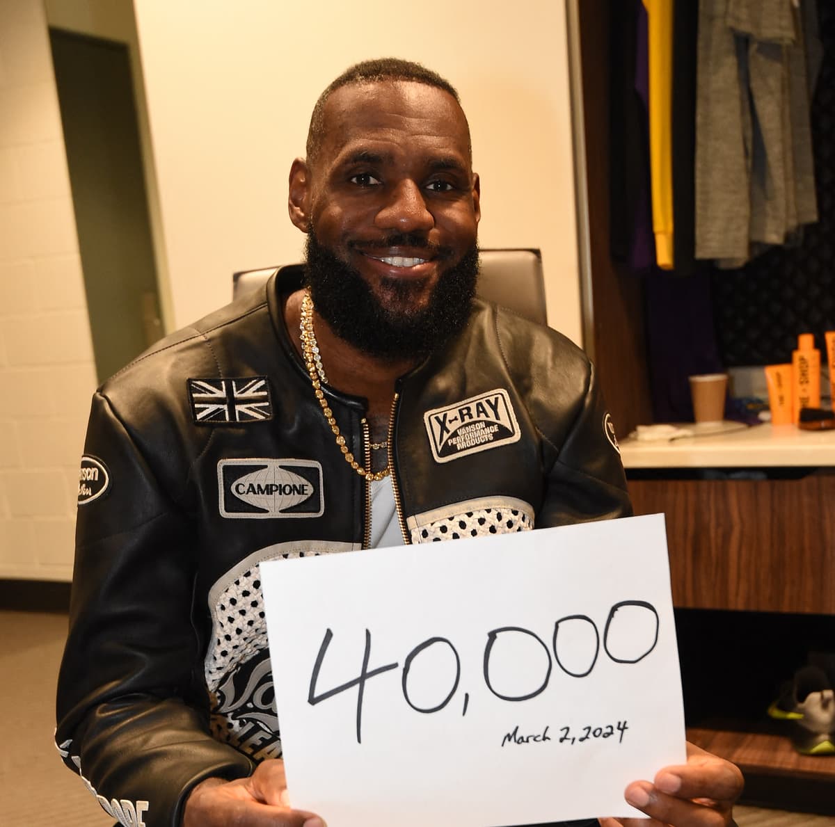 NBA: monumental LeBron James, la star des Lakers franchit la barre ...