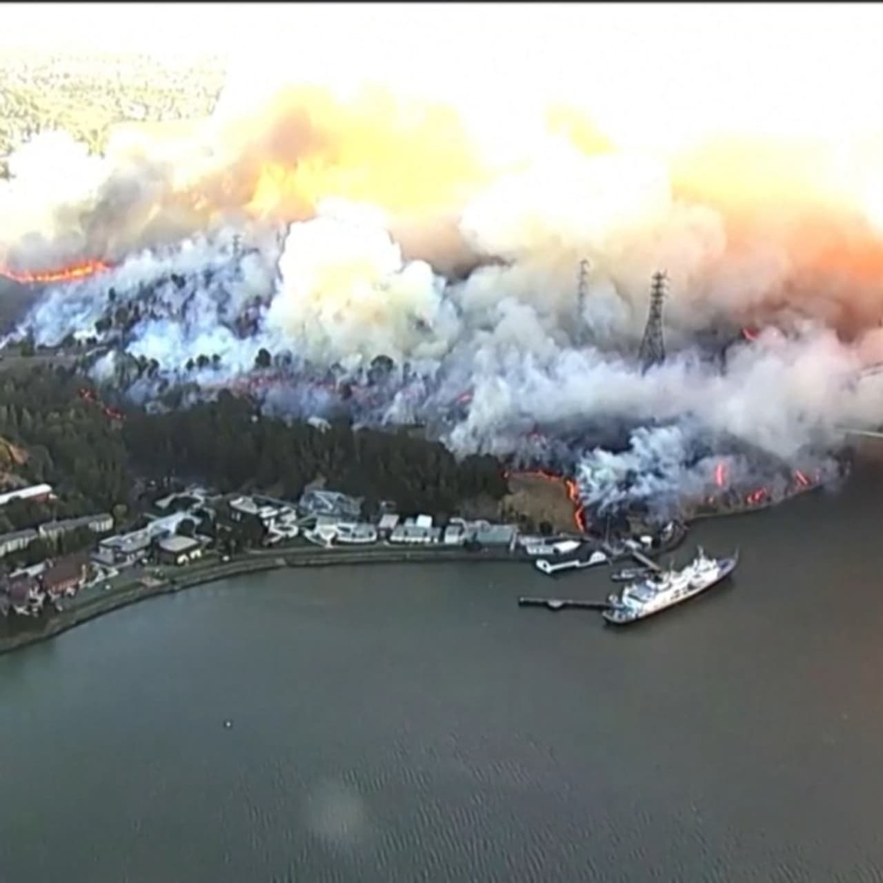 180.000 personnes évacuées, l'incendie "Kincade Fire" continue de ...