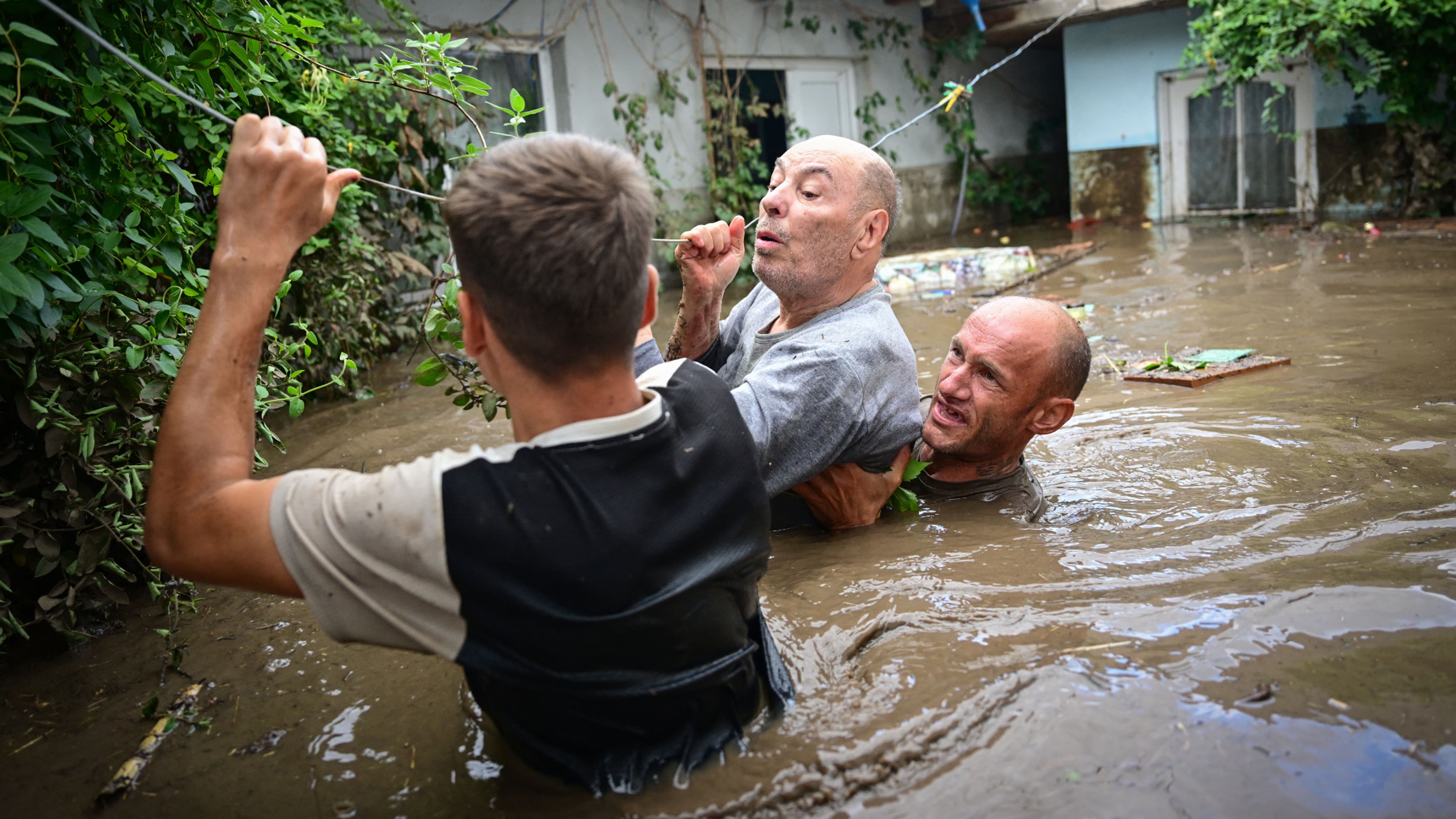 "Il ne me reste plus rien": les images impressionnantes de la tempête ...