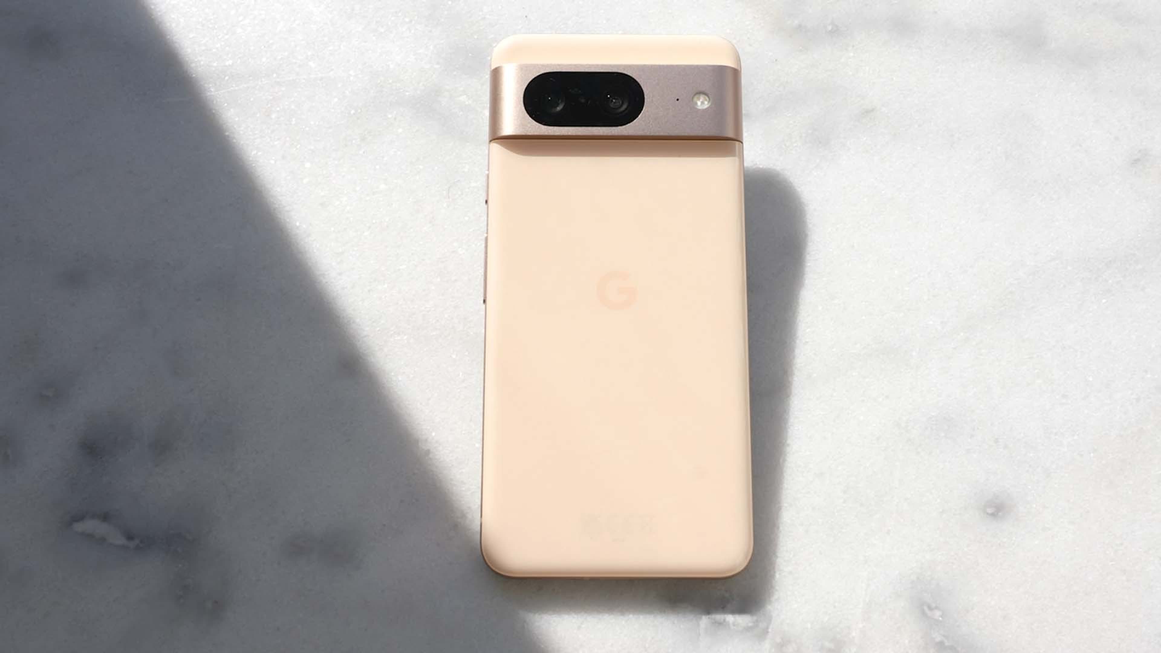 Test du Google Pixel 8: le meilleur concurrent de l'iPhone 15