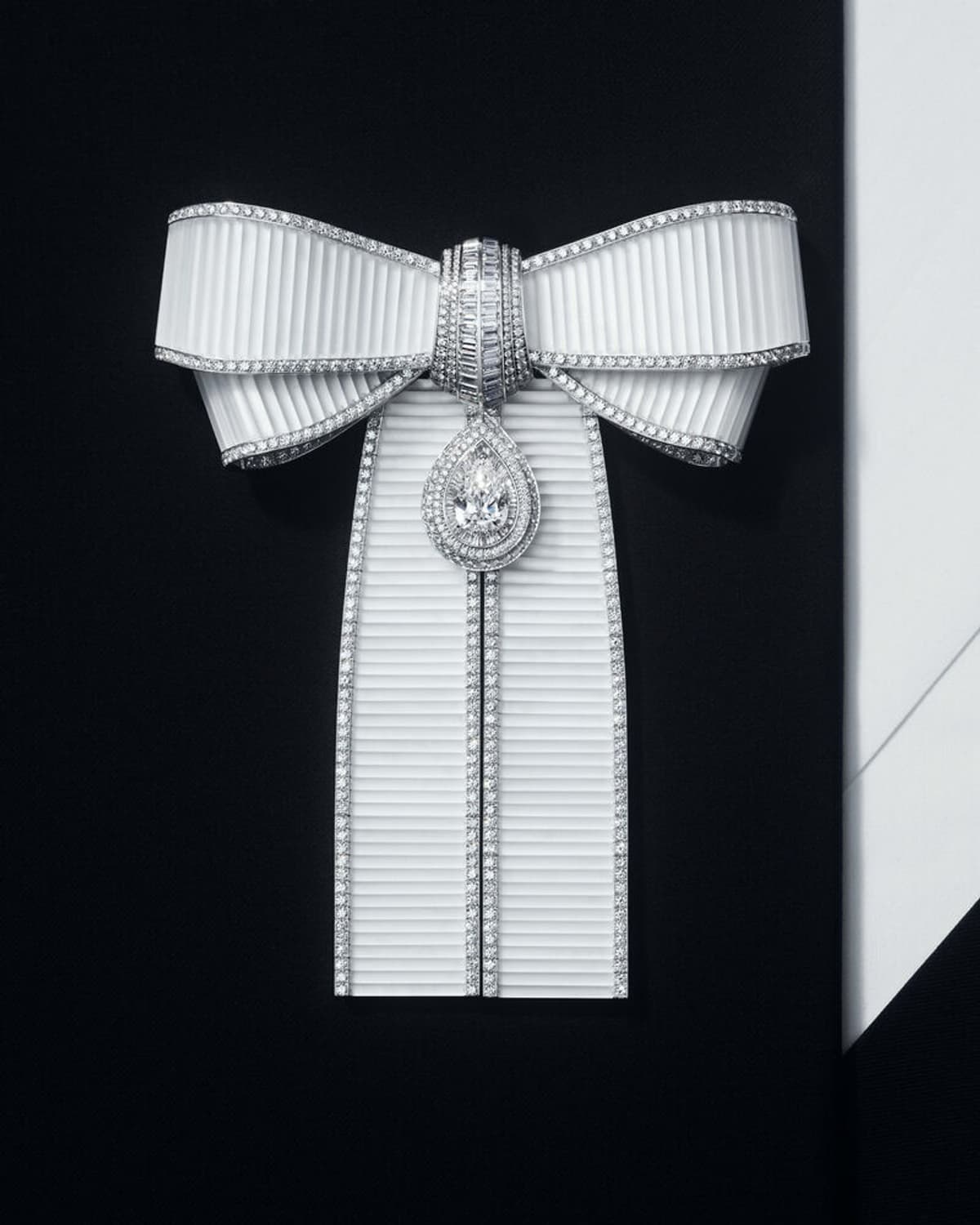 Boucheron dévoile une ligne de haute joaillerie inspirée de l'uniforme ...