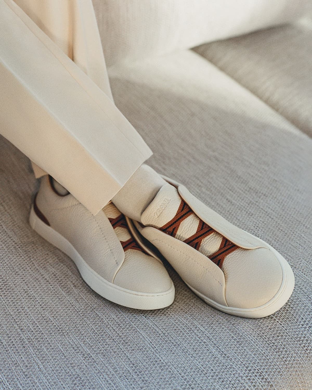 Sans lacets ni extravagance, voici les sneakers phares de la tendance ...