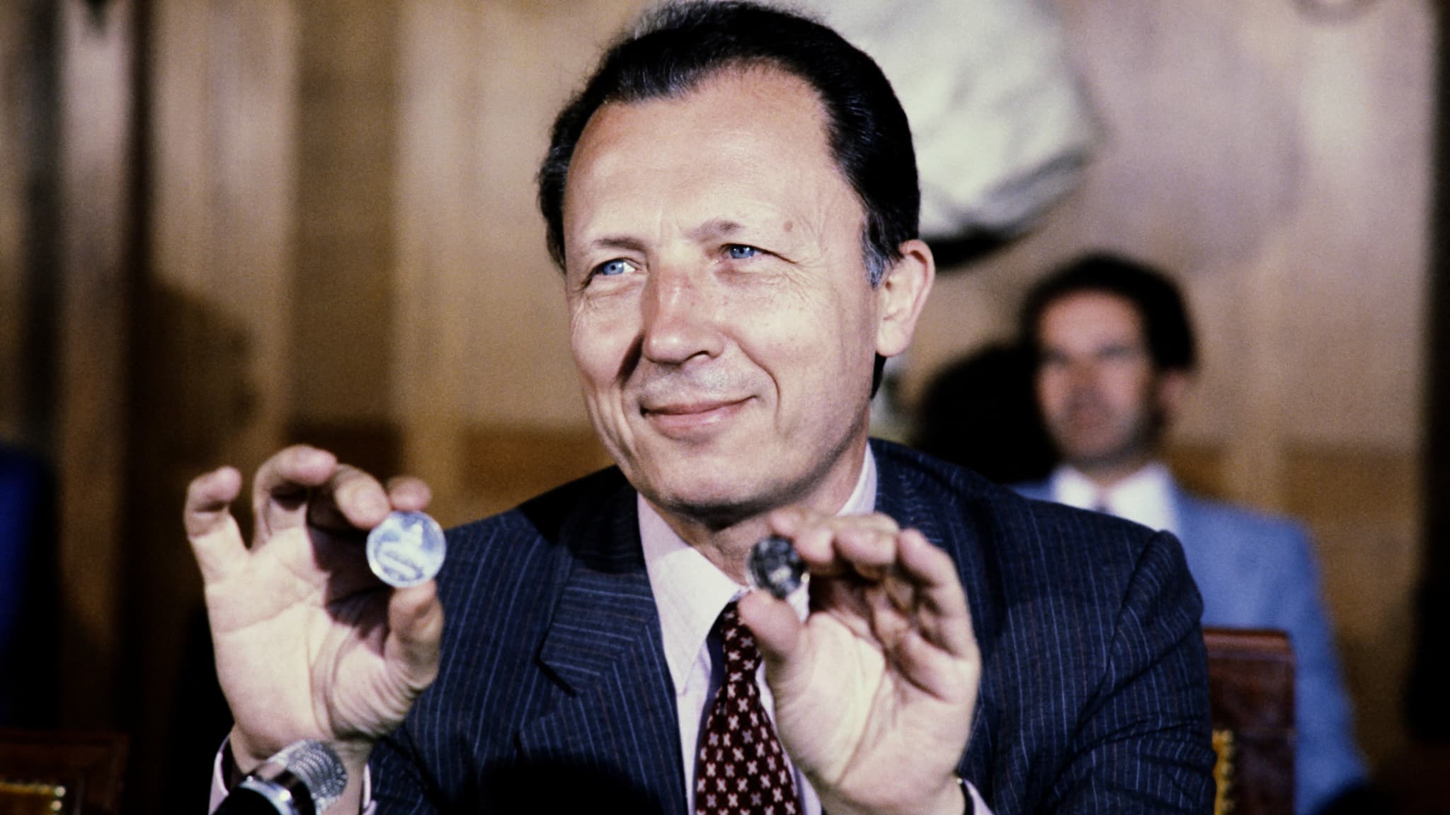 "Homme d'action", "visionnaire", "géant"... La gauche rend hommage à ...