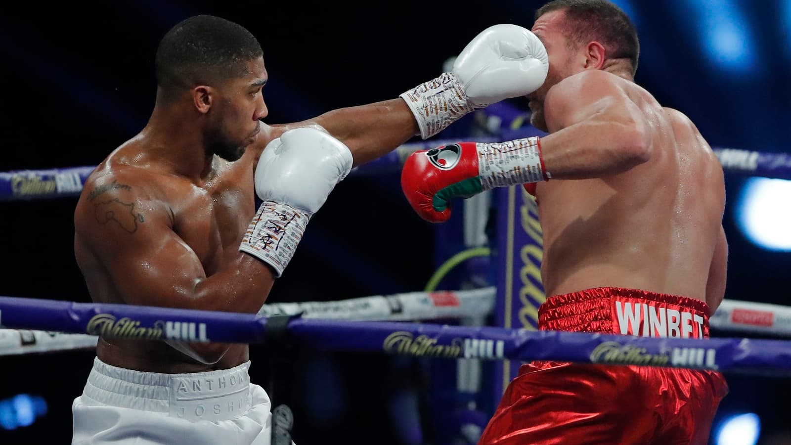 Boxe: Joshua couche Pulev d'une droite monstrueuse et envoie un message ...