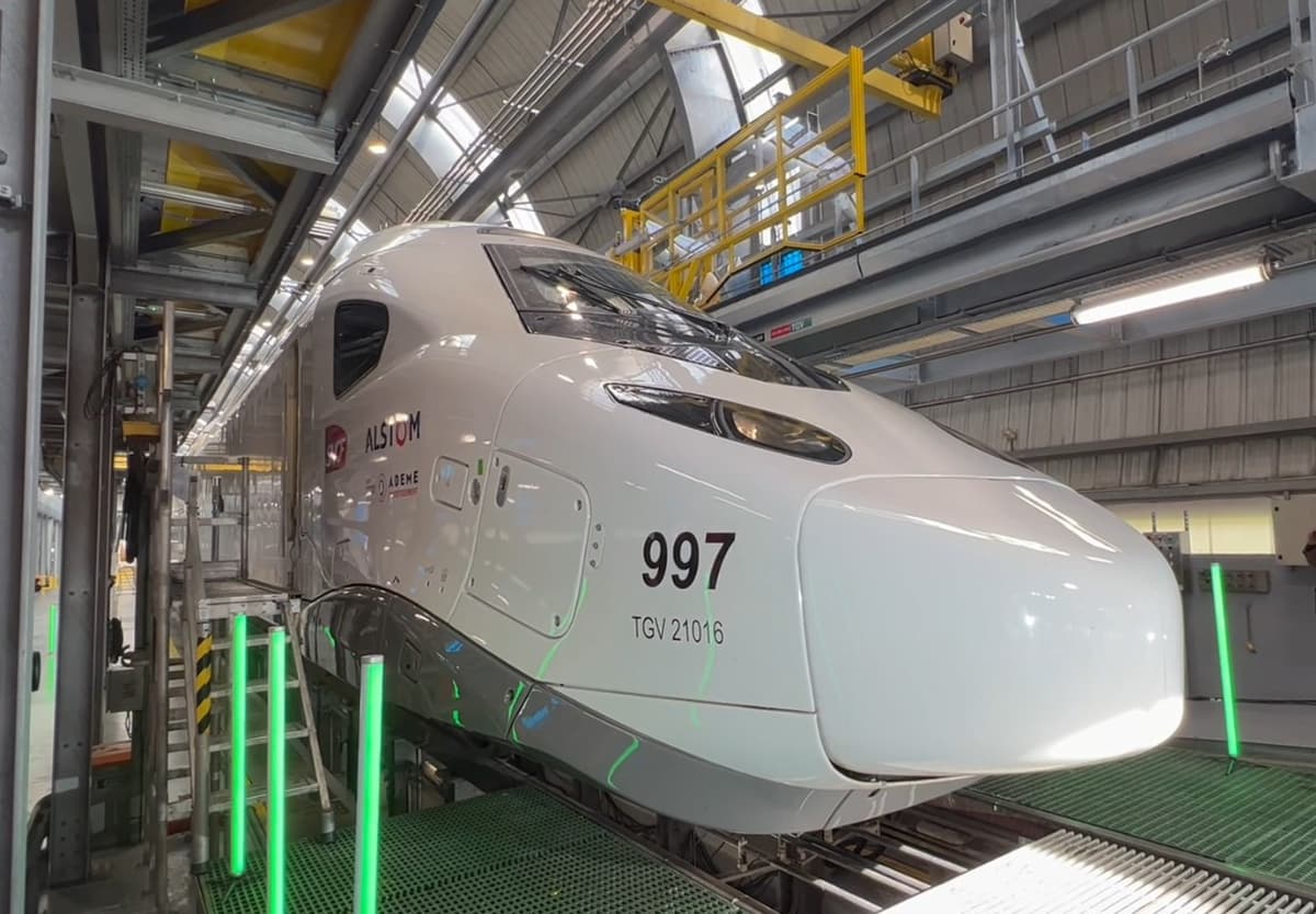 "Un grand moment d'émotion": on a visité le futur TGV M de la SNCF, en ...