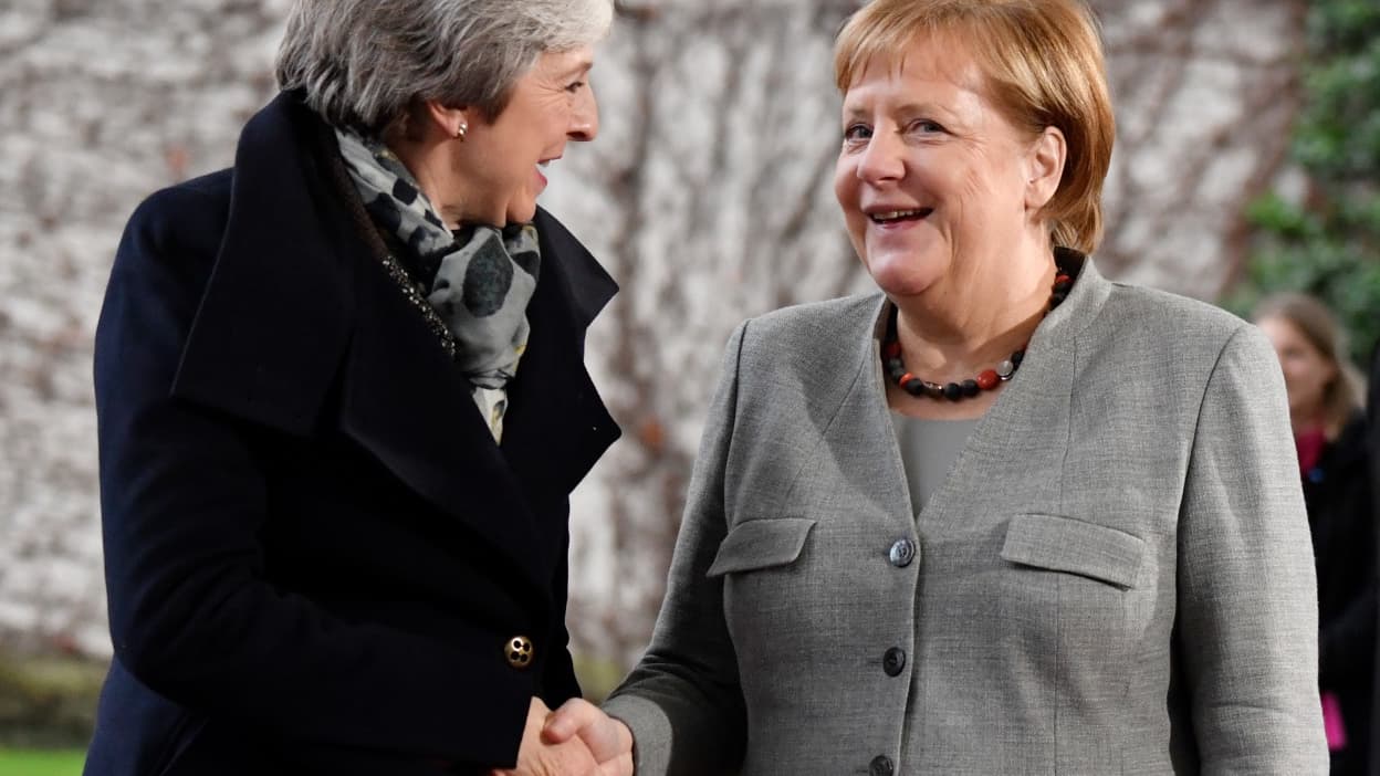 Brexit: Theresa May rencontrera Angela Merkel mardi à Berlin