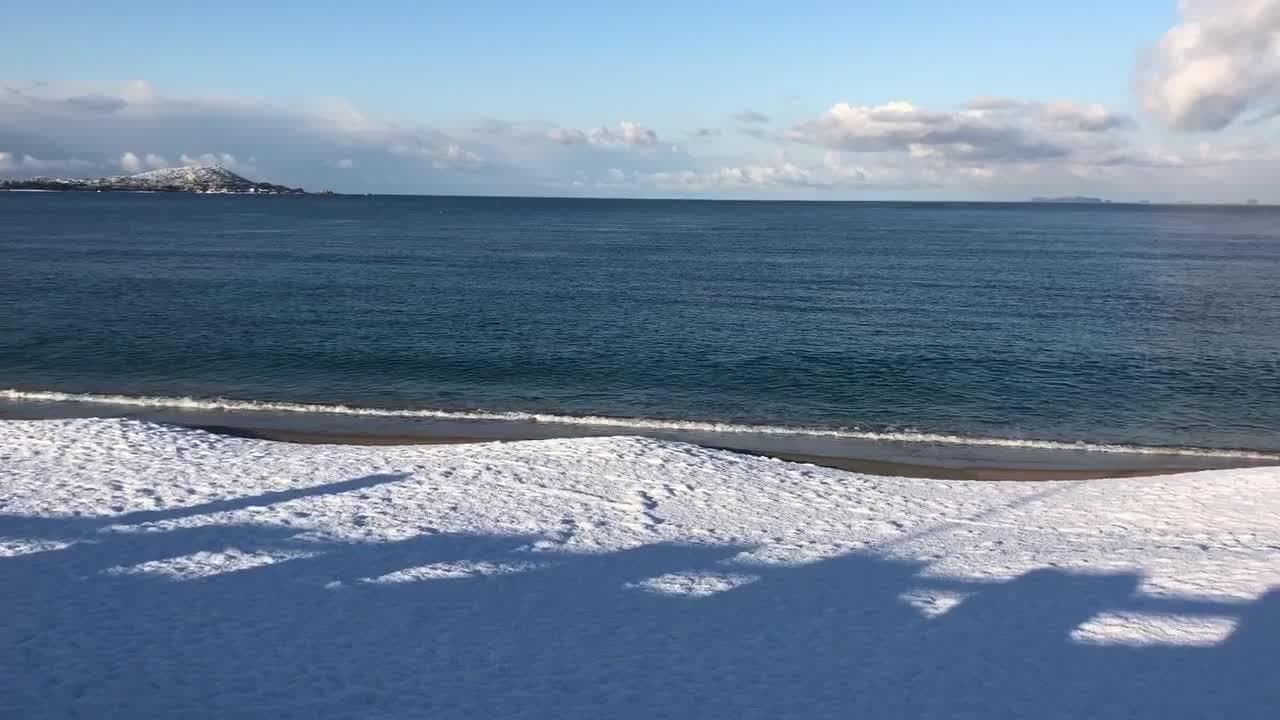 Corse-du-Sud : plage d'Agosta enneigée - Témoins BFMTV